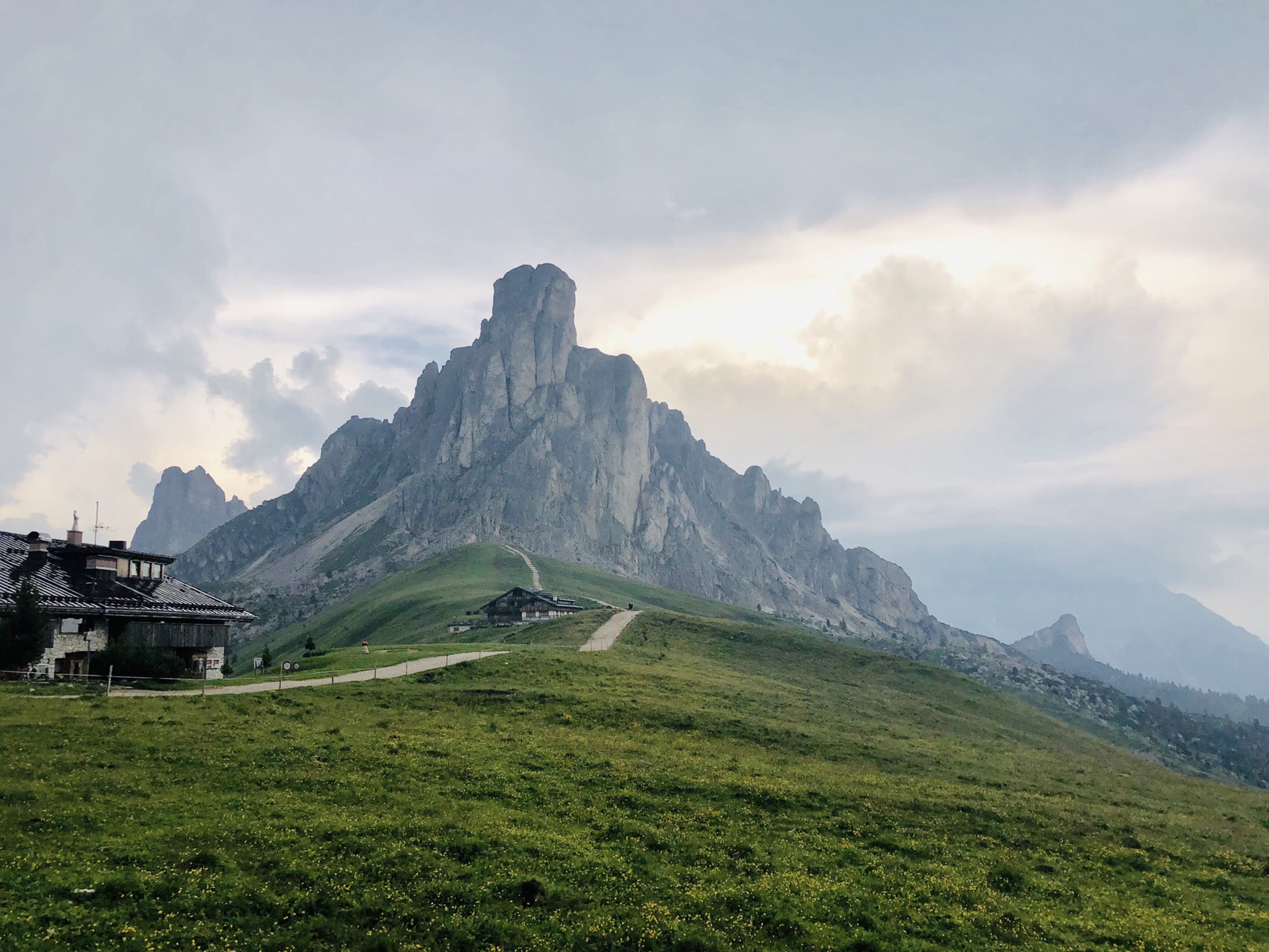 コルティナ近くのジアウ峠からグセラ峰-2019-07-25 / YaMaPeeさんのサンモリッツの活動日記 | YAMAP / ヤマップ
