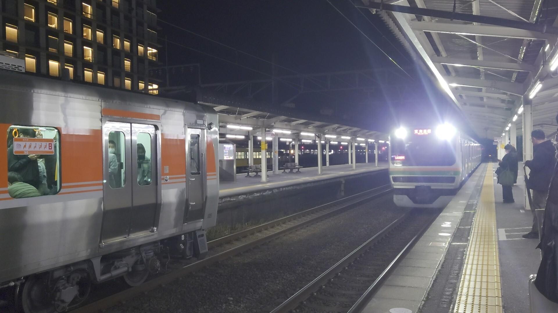 到着するE231系とJR東海の発車メロデ... / Akira Okawaさんのモーメント | YAMAP / ヤマップ