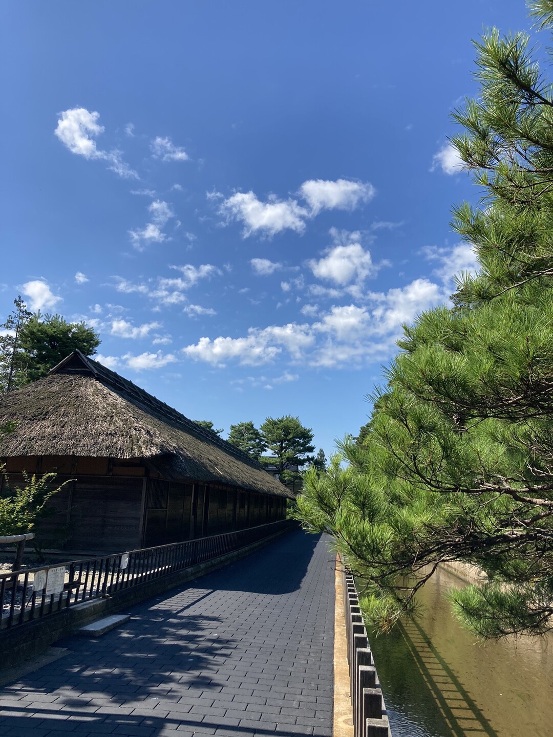 茅葺屋根の長屋だ。 / chiro☘さんのモーメント | YAMAP / ヤマップ