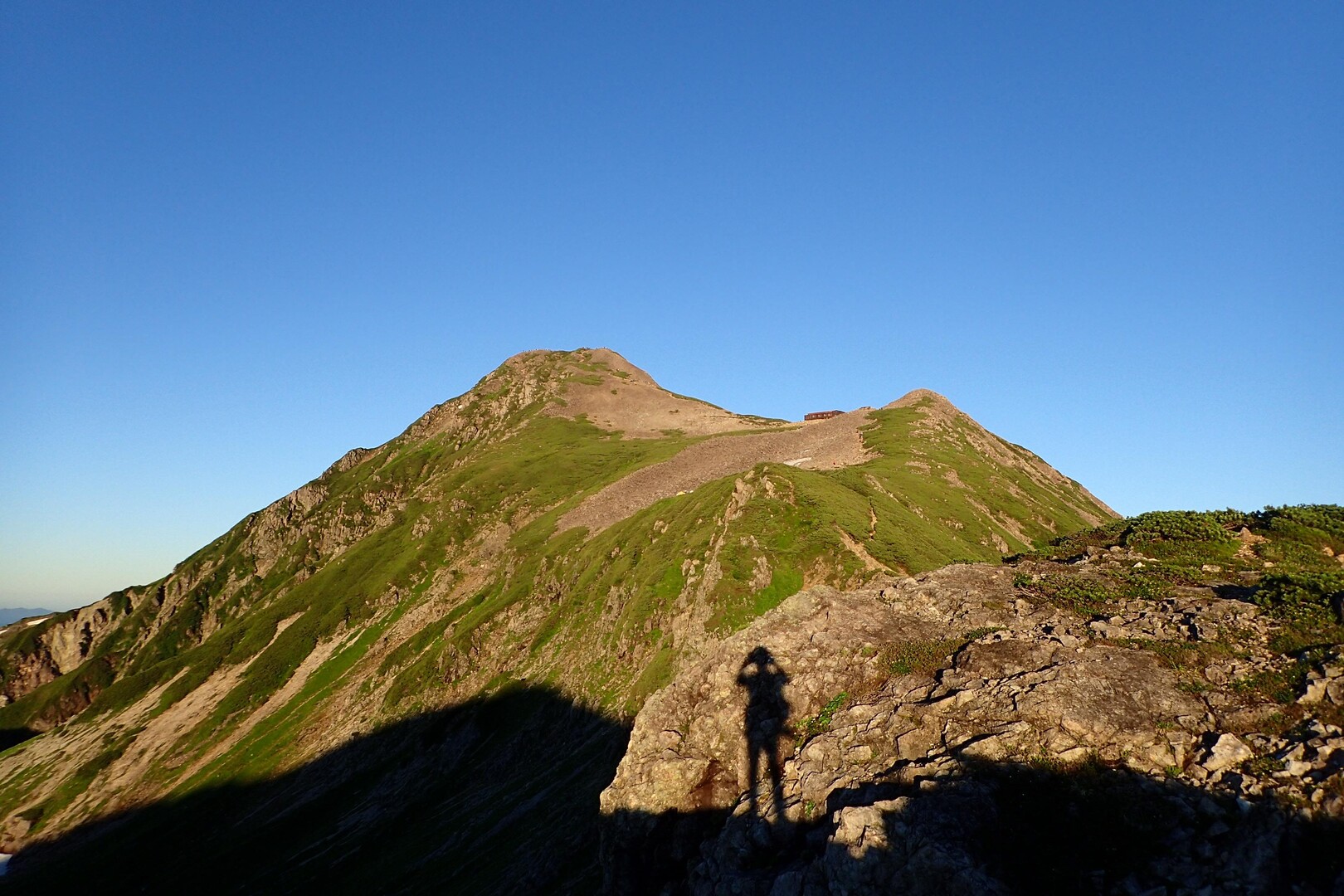 笠ヶ岳、ガスから晴天へ / j-sumiさんの槍ヶ岳・穂高岳・上高地の活動データ | YAMAP / ヤマップ