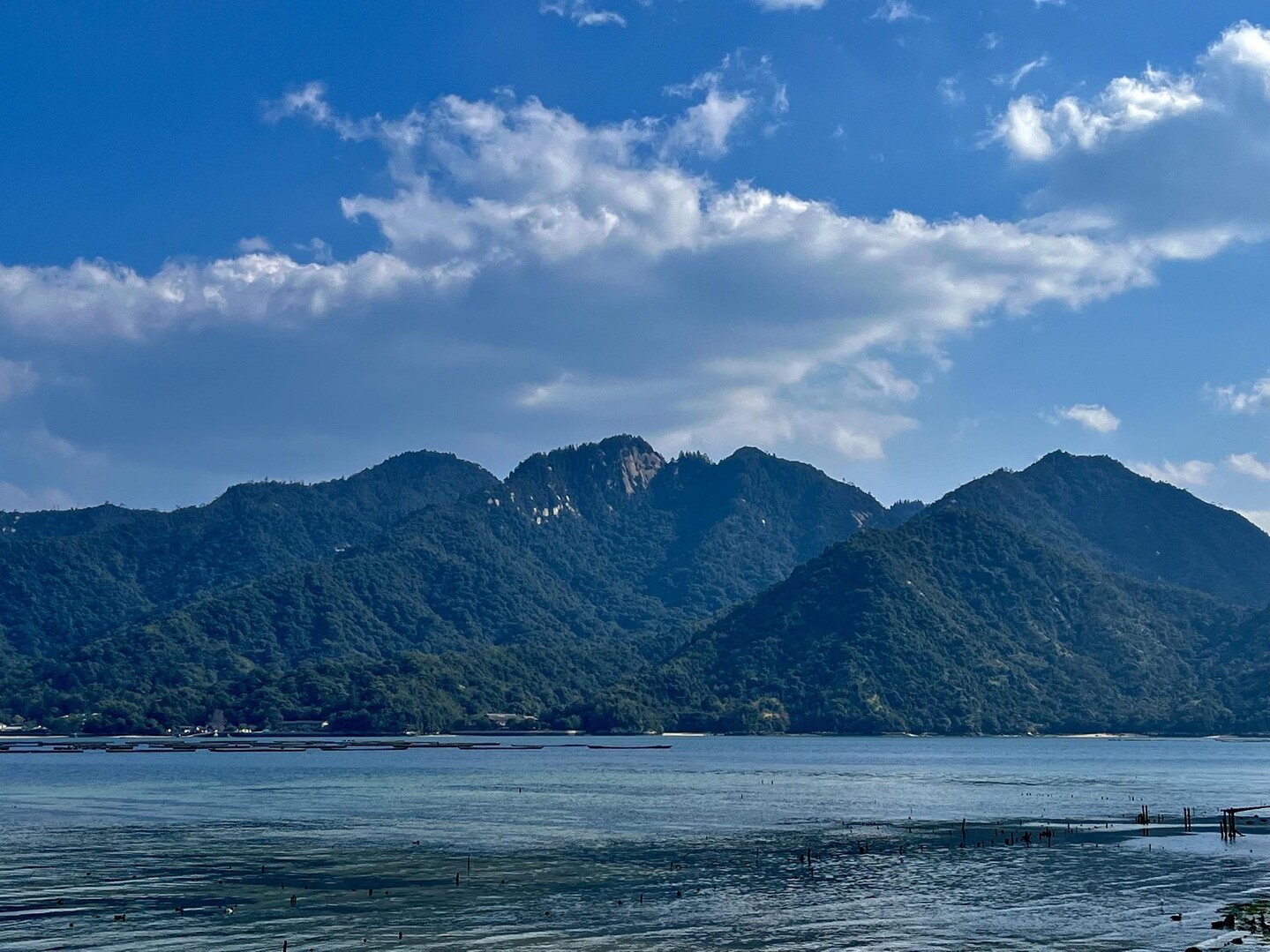 昼ご飯を食べた場所の目の前から宮島弥山と... / leoleonさんのモーメント | YAMAP / ヤマップ