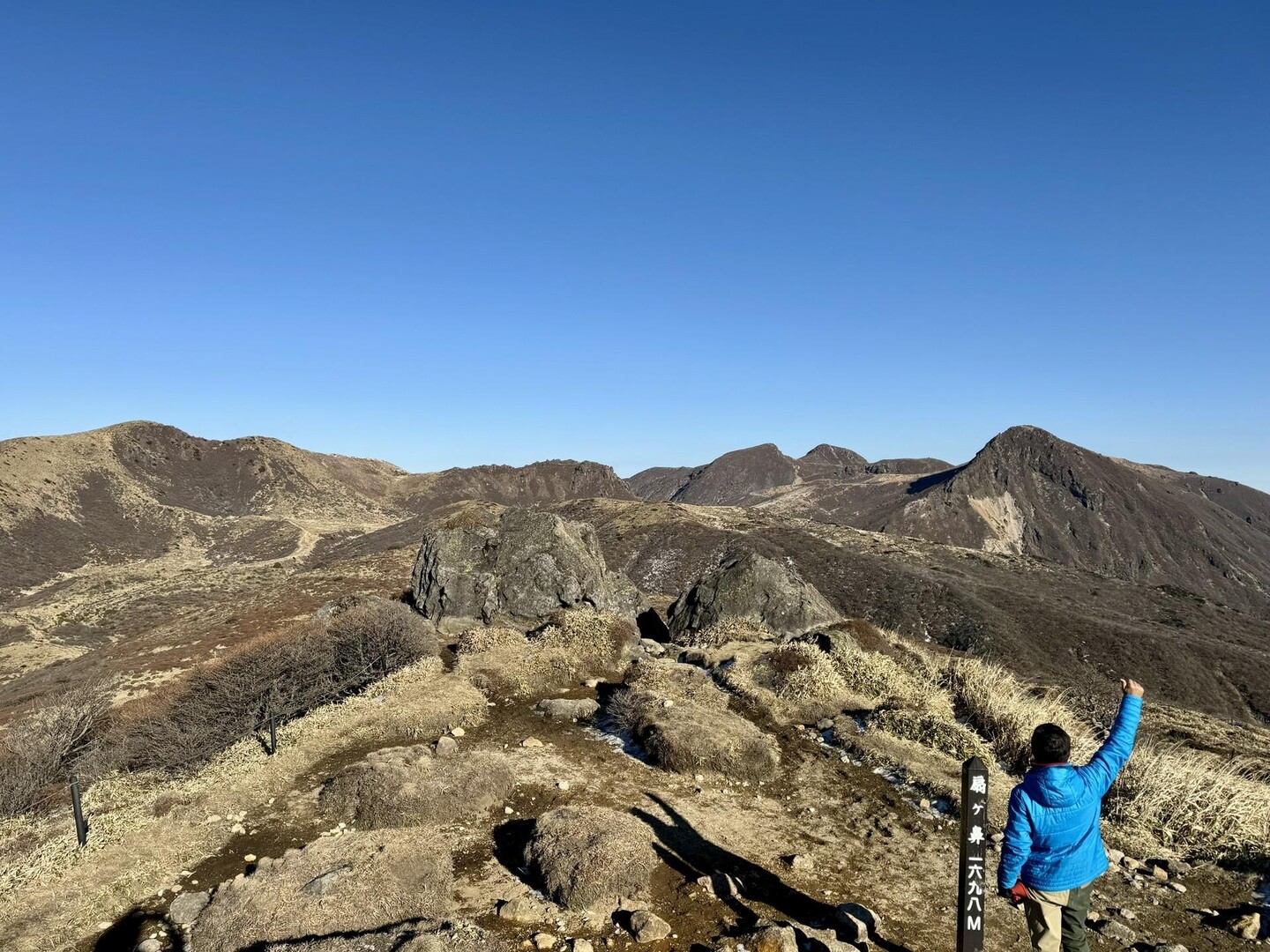 Mt. Kuju has Blue-sky ＆ Strong-wind / Red-RAV4💫さんの九重山（久住山）・大船山・星生山の活動 ...