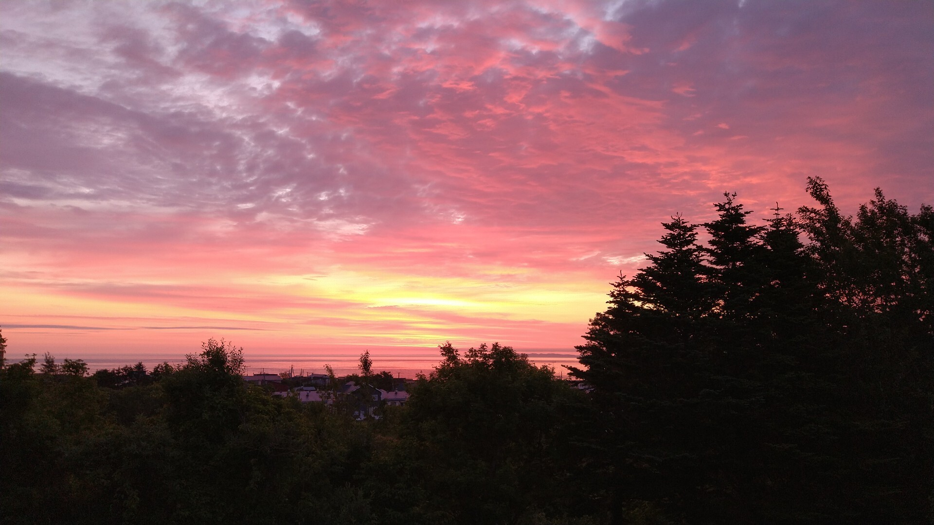 2022/06/30。利尻島の虹と夕焼け... / 盆栽太郎さんのモーメント | YAMAP / ヤマップ