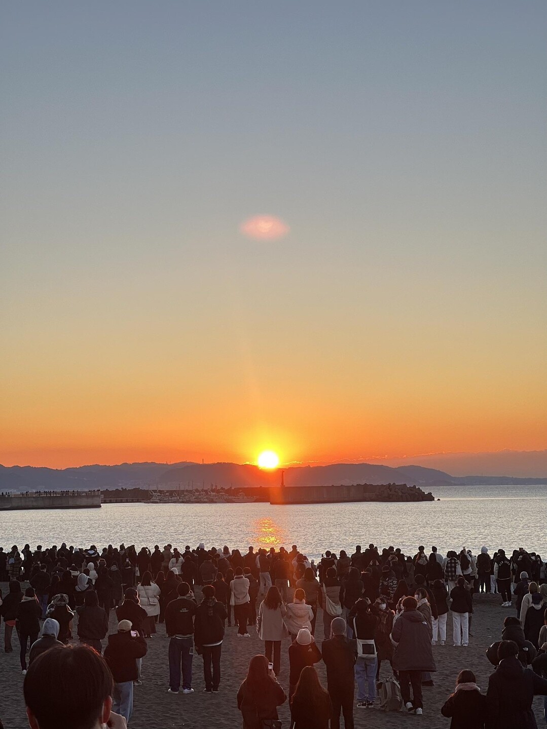 Sunrise in enoshima.... / けみちゃんさんのモーメント | YAMAP / ヤマップ