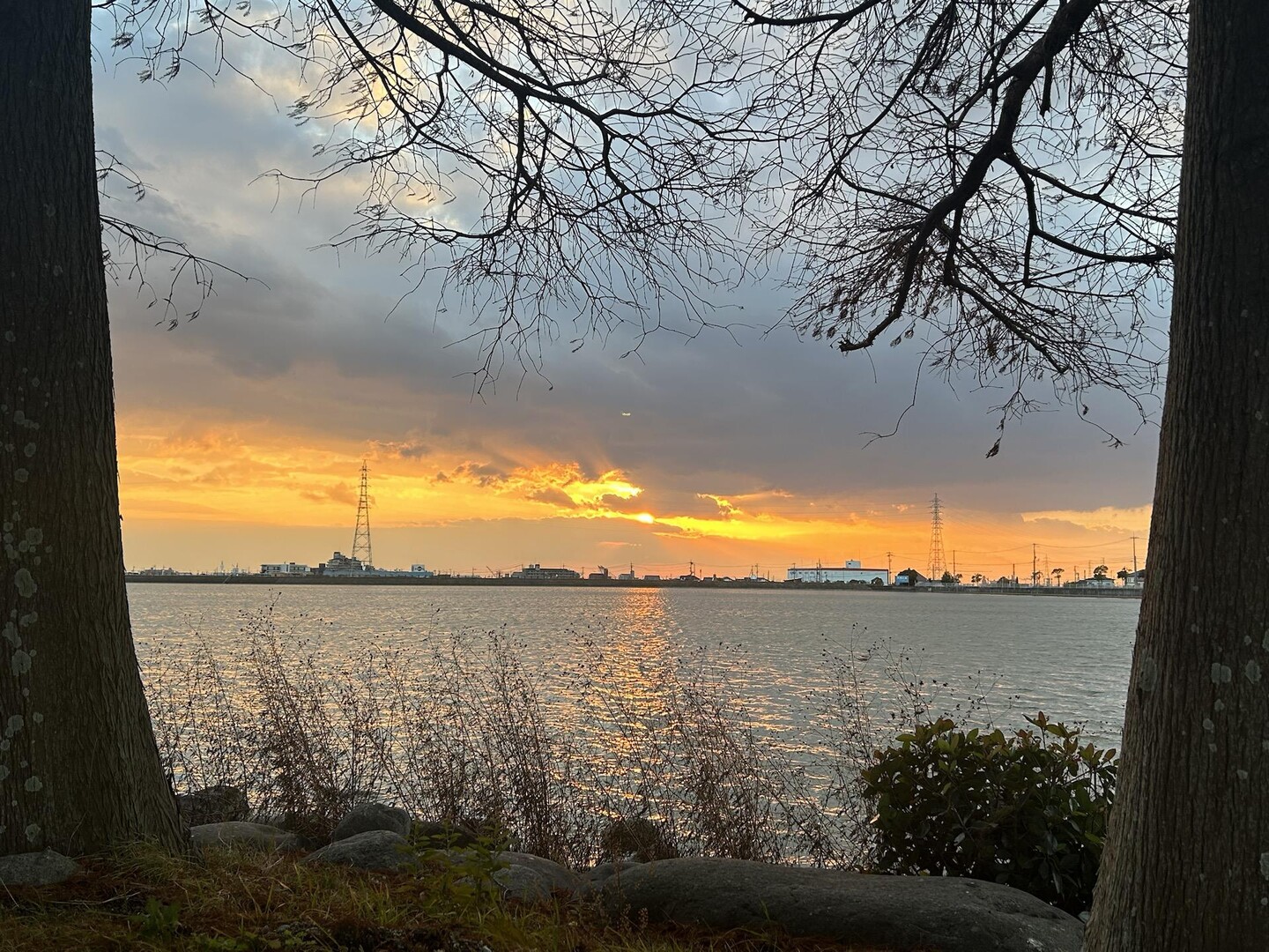 天満大池に沈む夕日 昨日まで仕事で今日か... / いのちゃん😃さんのモーメント | YAMAP / ヤマップ