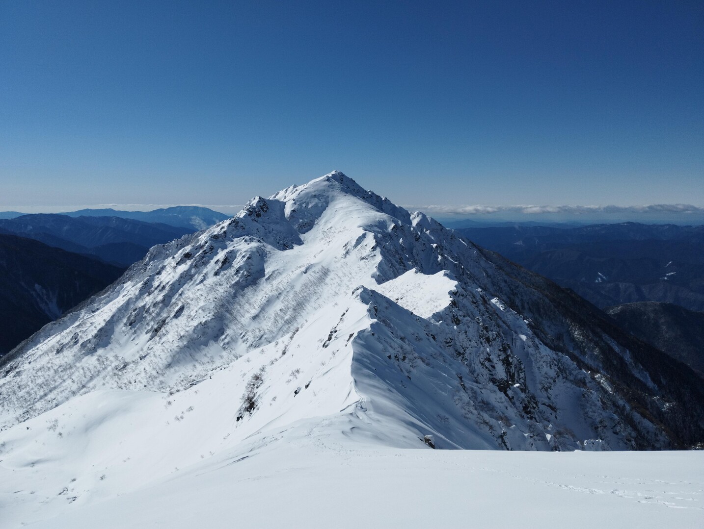 真っ青な空と真っ白な雪 / naka-chaさんの登山の活動データ | YAMAP / ヤマップ