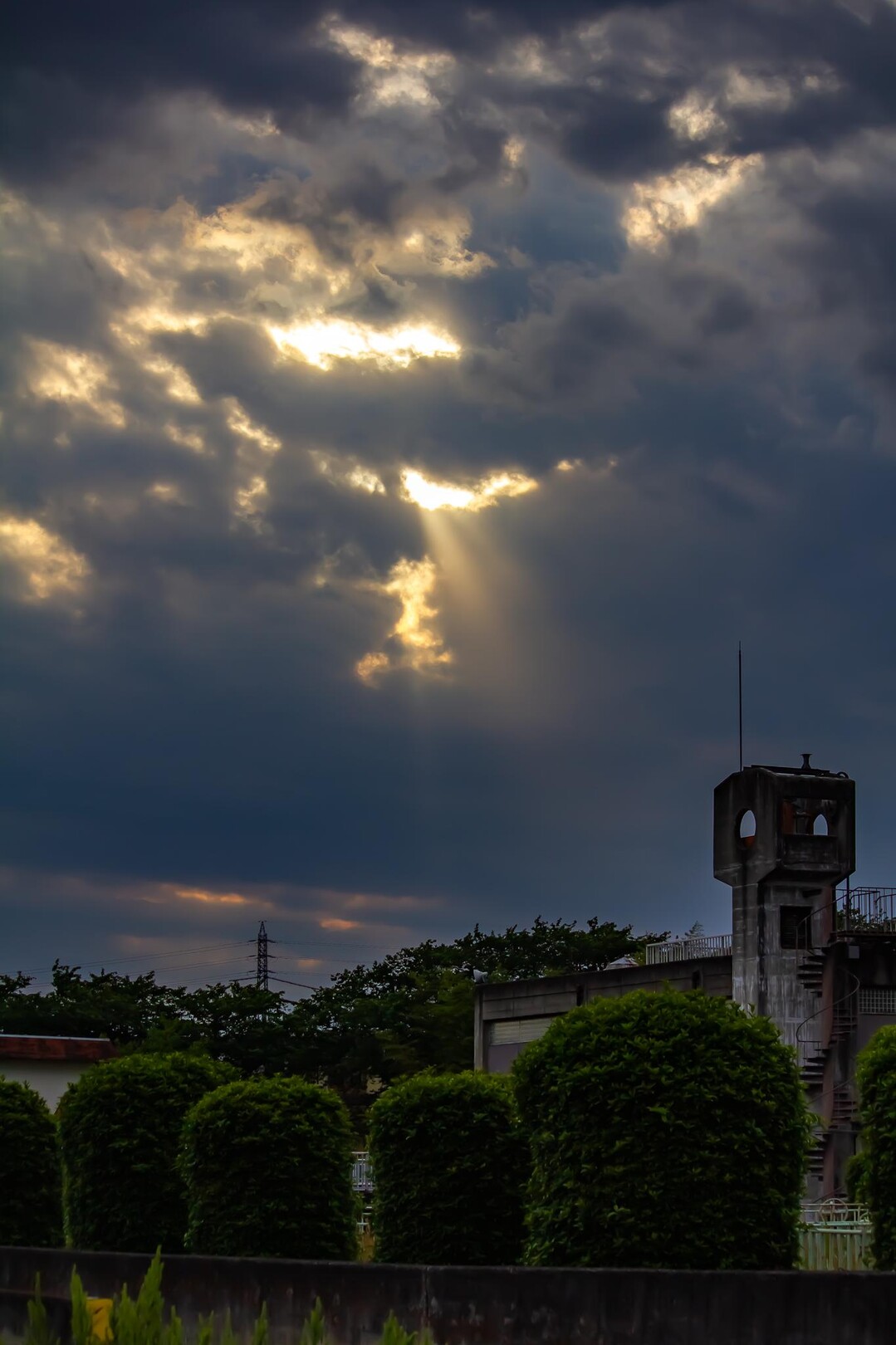 光芒の夕空。 曇り空からの天使の梯子が... / stripeさんのモーメント | YAMAP / ヤマップ