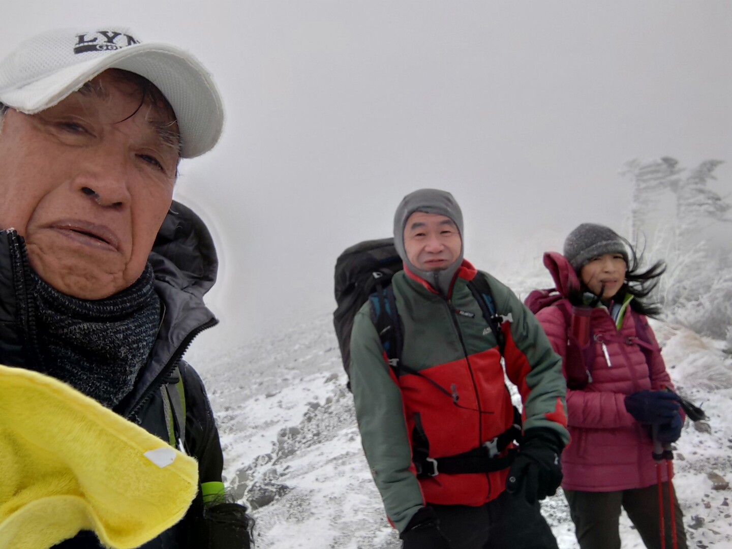 「権現岳標高2.715m登山」前三ツ頭 標高2.364m8時55分強風の為「登頂を断念下山を決断」。 / あたごやまの まえださんさんの八ヶ岳（赤岳・硫黄岳・天狗岳）の活動データ ...