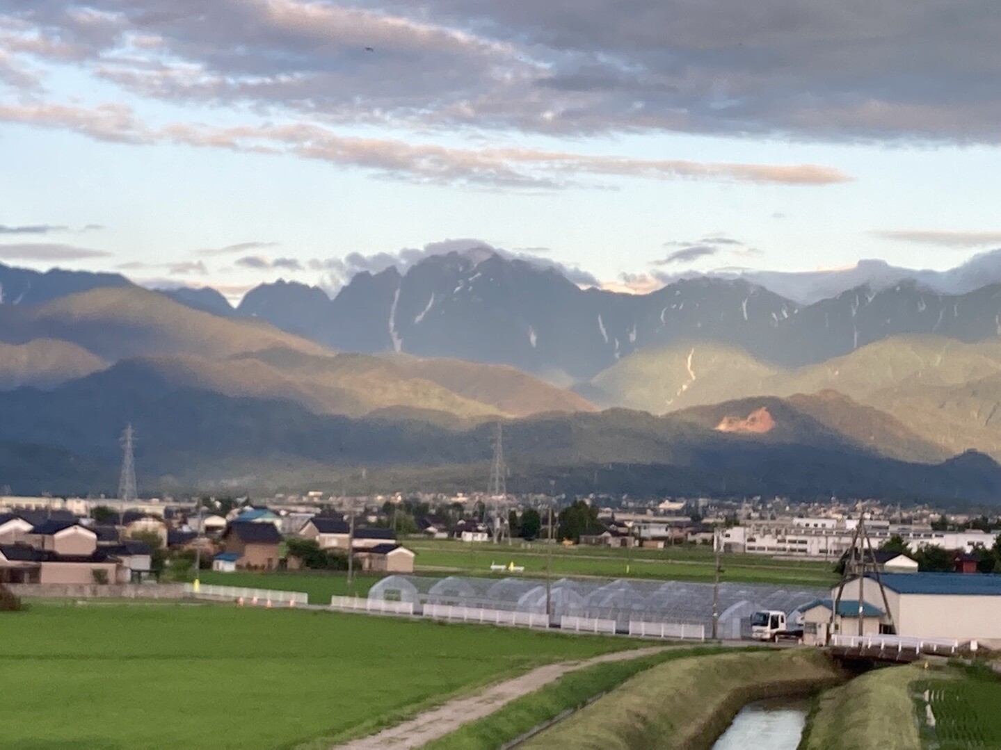 昨日の夕暮れ。 夕陽から作り出された 陰... / ユッコさんのモーメント | YAMAP / ヤマップ