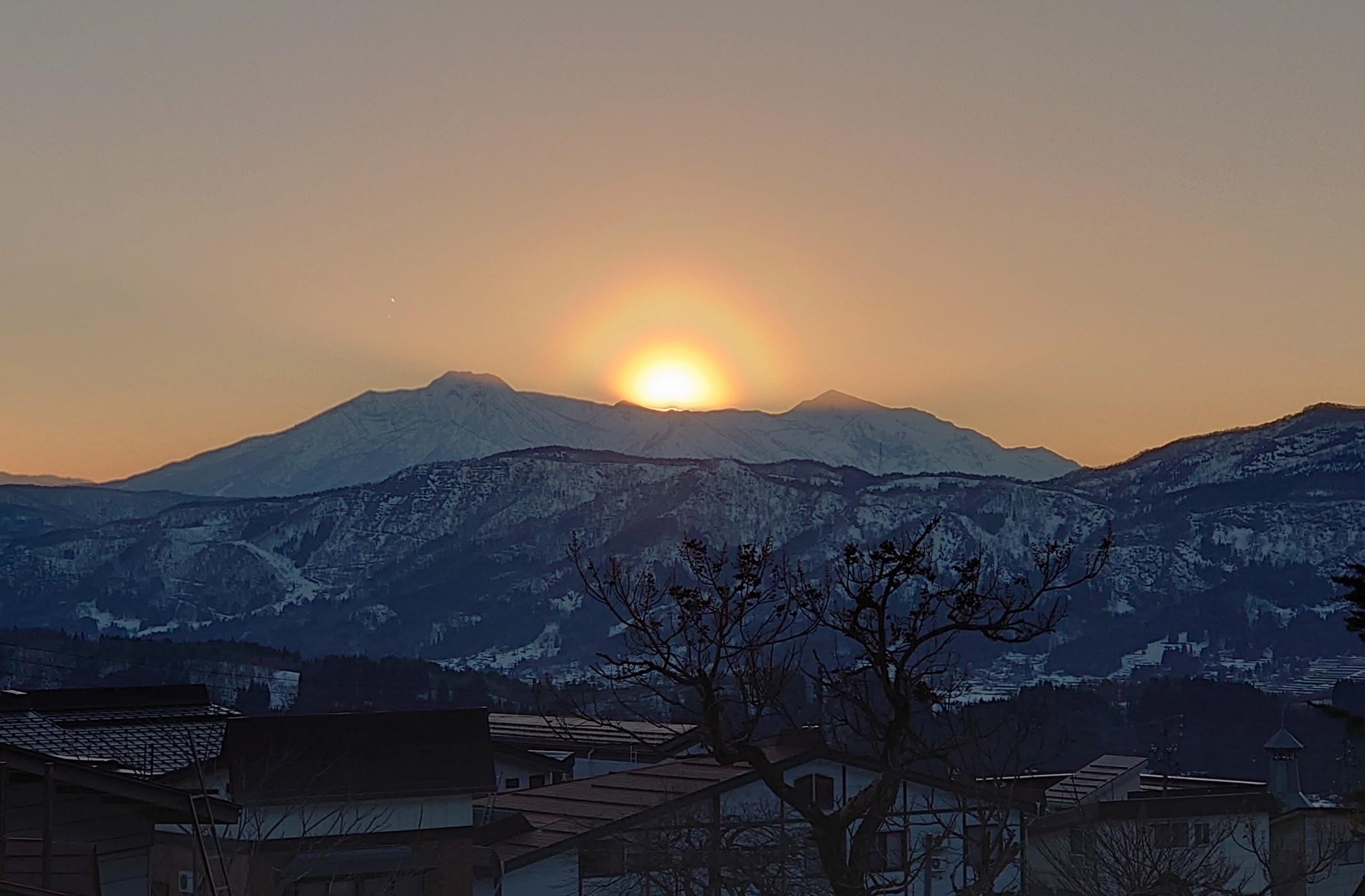 やがて、日は暮れて🌇 火打と妙高、威風... / Pakkun🚶 & もんちむ🐒さんのモーメント | YAMAP / ヤマップ