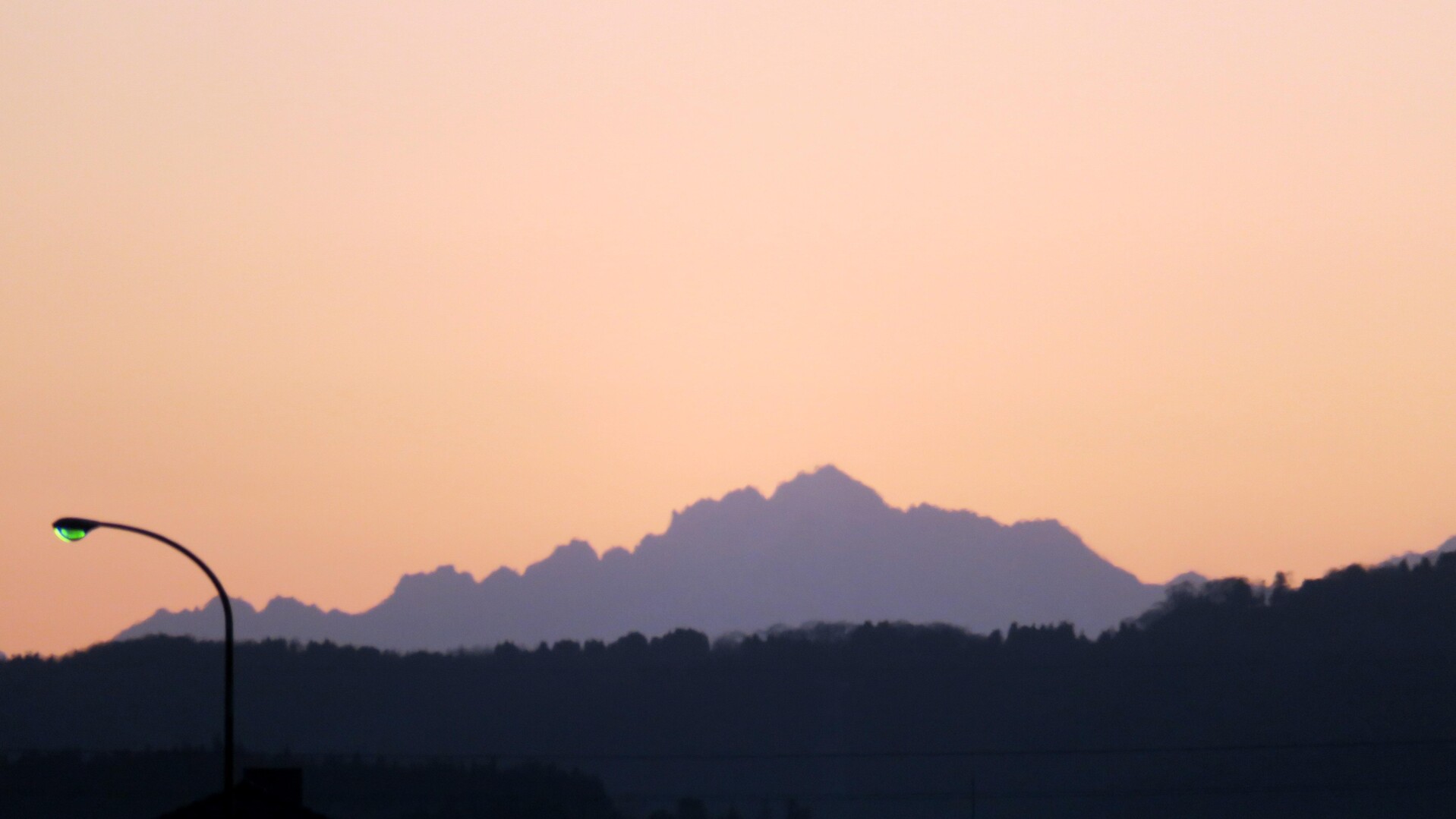 1日の初めに見る山🚗🌄 朝、自宅を出... / tomo1990さんのモーメント | YAMAP / ヤマップ