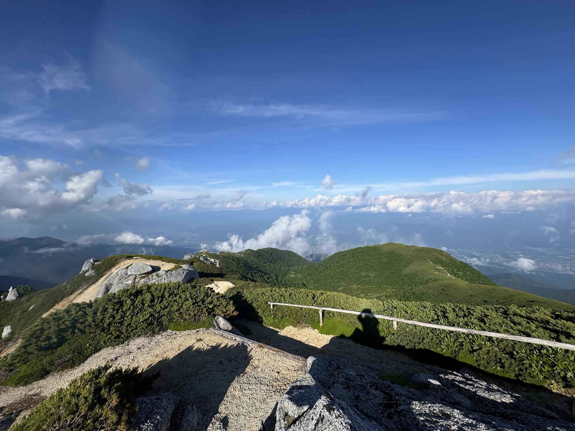 空木岳山頂と駒峰ヒュッテ / Mitsuさんの木曽駒ヶ岳・空木岳・越百山の活動データ | YAMAP / ヤマップ