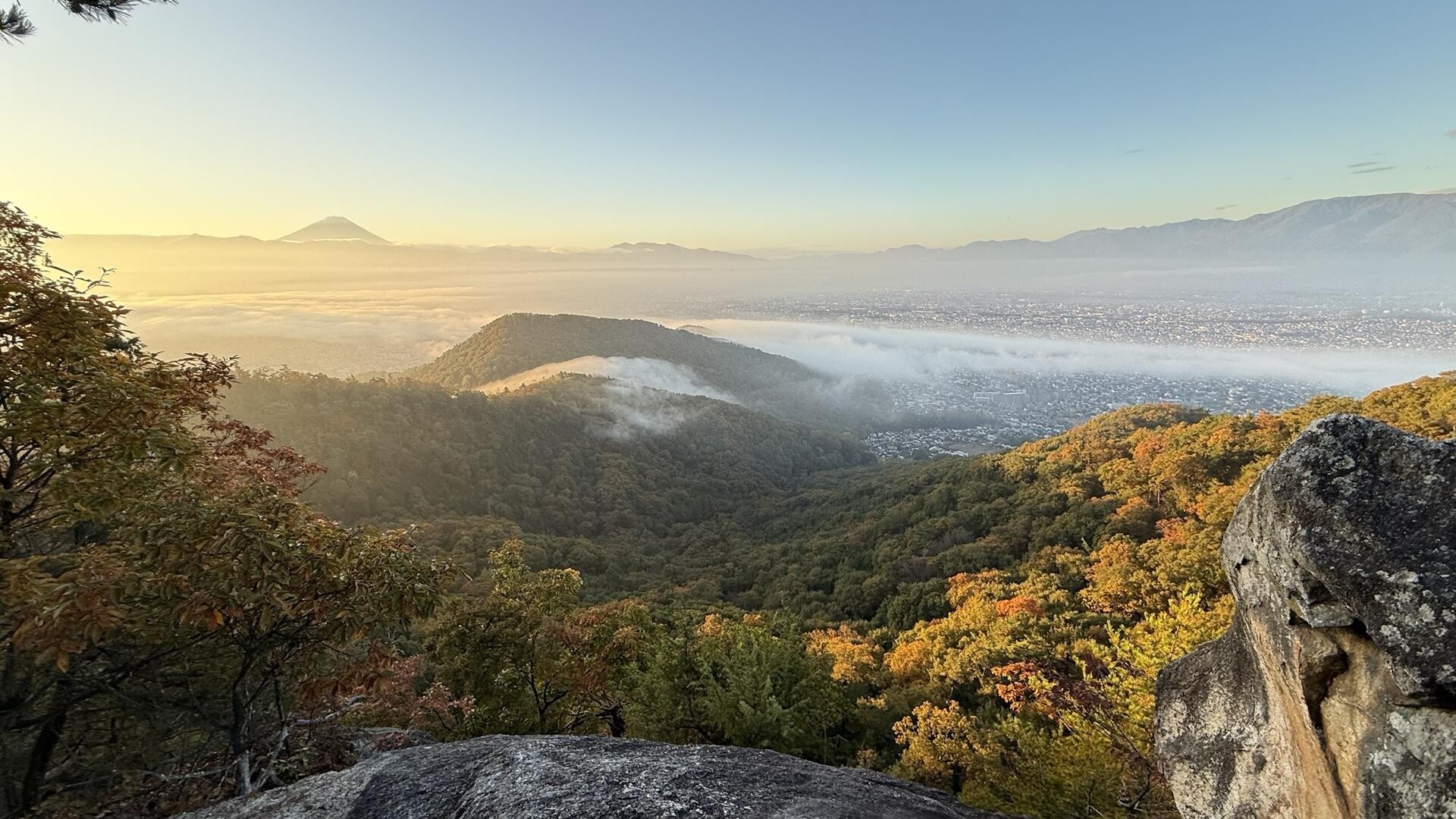 やまなし県央バッジ・風／朝富士！雲海！甲府のまち／八王子山（白山） / otouさんの興因寺山・淡雪山・八王子山の活動データ | YAMAP / ヤマップ