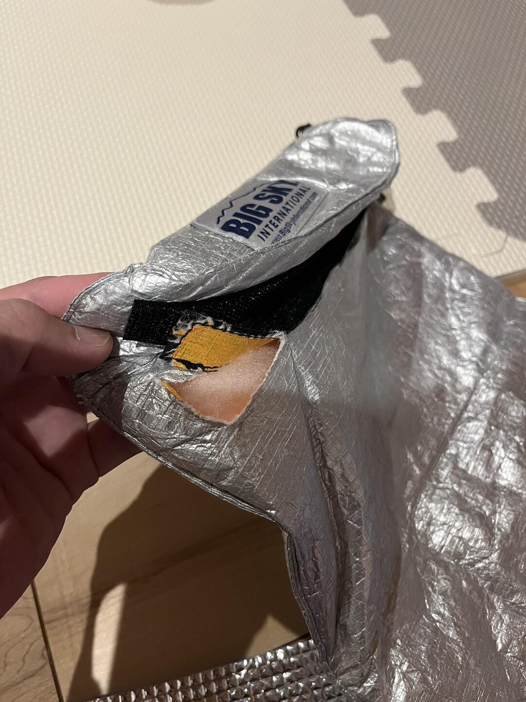 保冷バッグが破れたので、夜な夜な修理を行... / 47craftさんのモーメント | YAMAP / ヤマップ