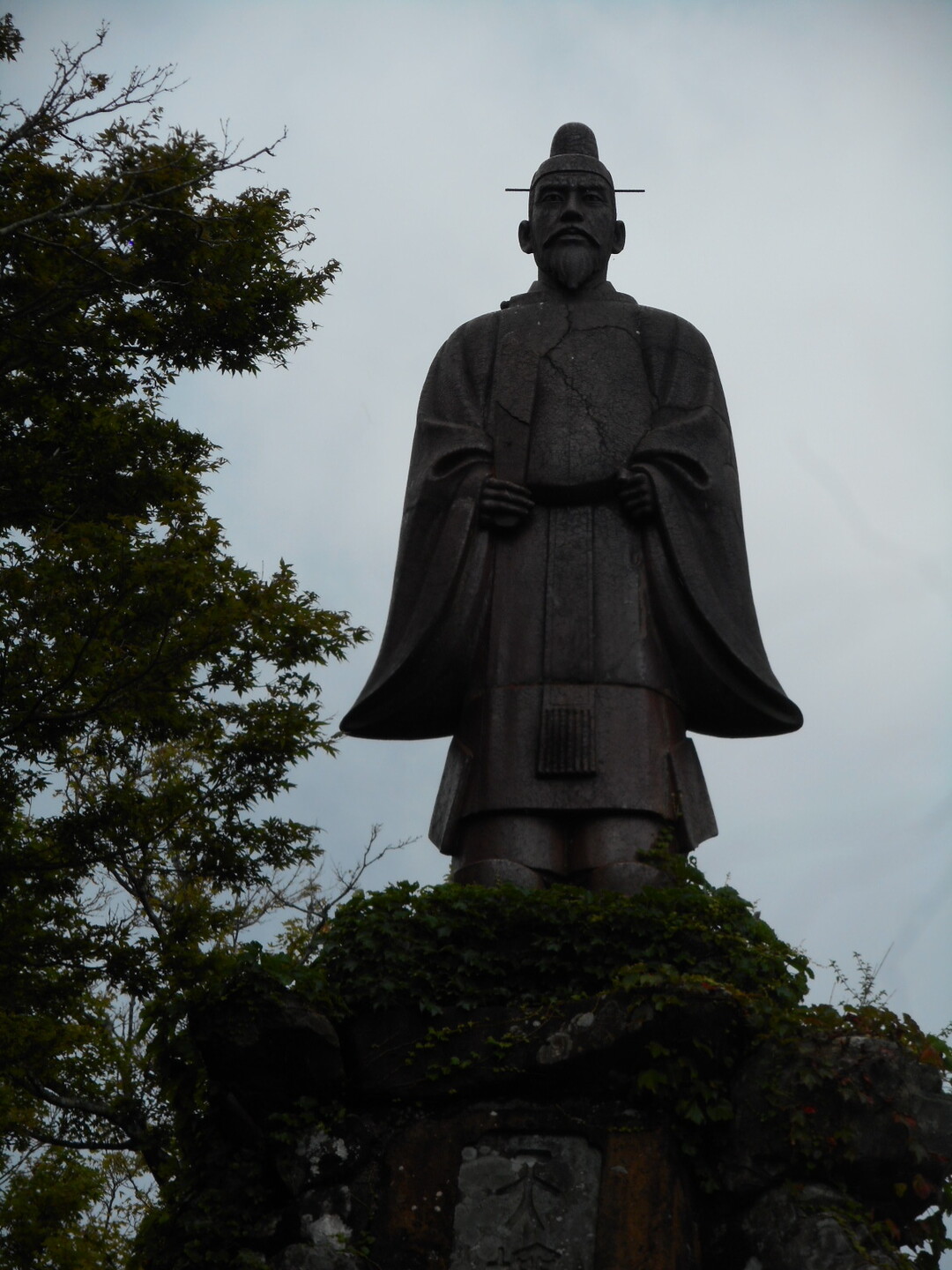 荒滝山山頂の明治大帝像 どうしてここに... / yaboo！さんのモーメント | YAMAP / ヤマップ
