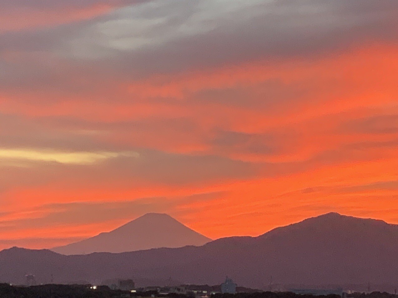 今日の職場からの景色⛰ オレンジ色の鮮... / koronさんのモーメント | YAMAP / ヤマップ