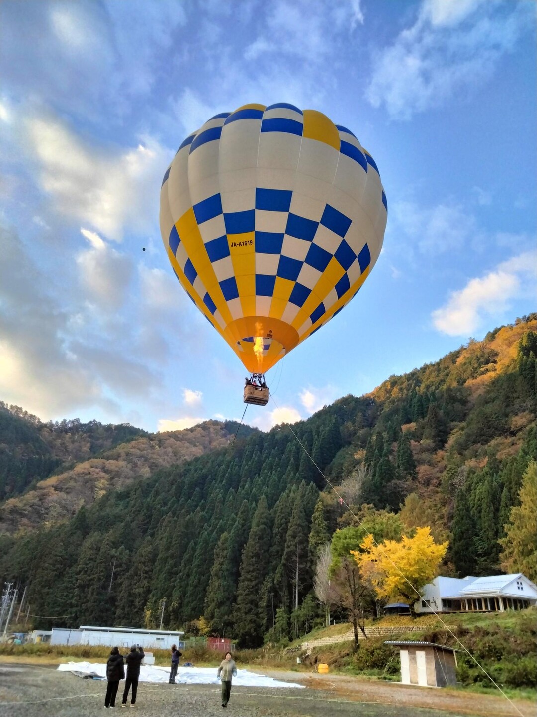 気球に乗ってきたよ🎈八幡山（郡上八幡城） / KUMIKOさんの東殿山の活動日記 | YAMAP / ヤマップ