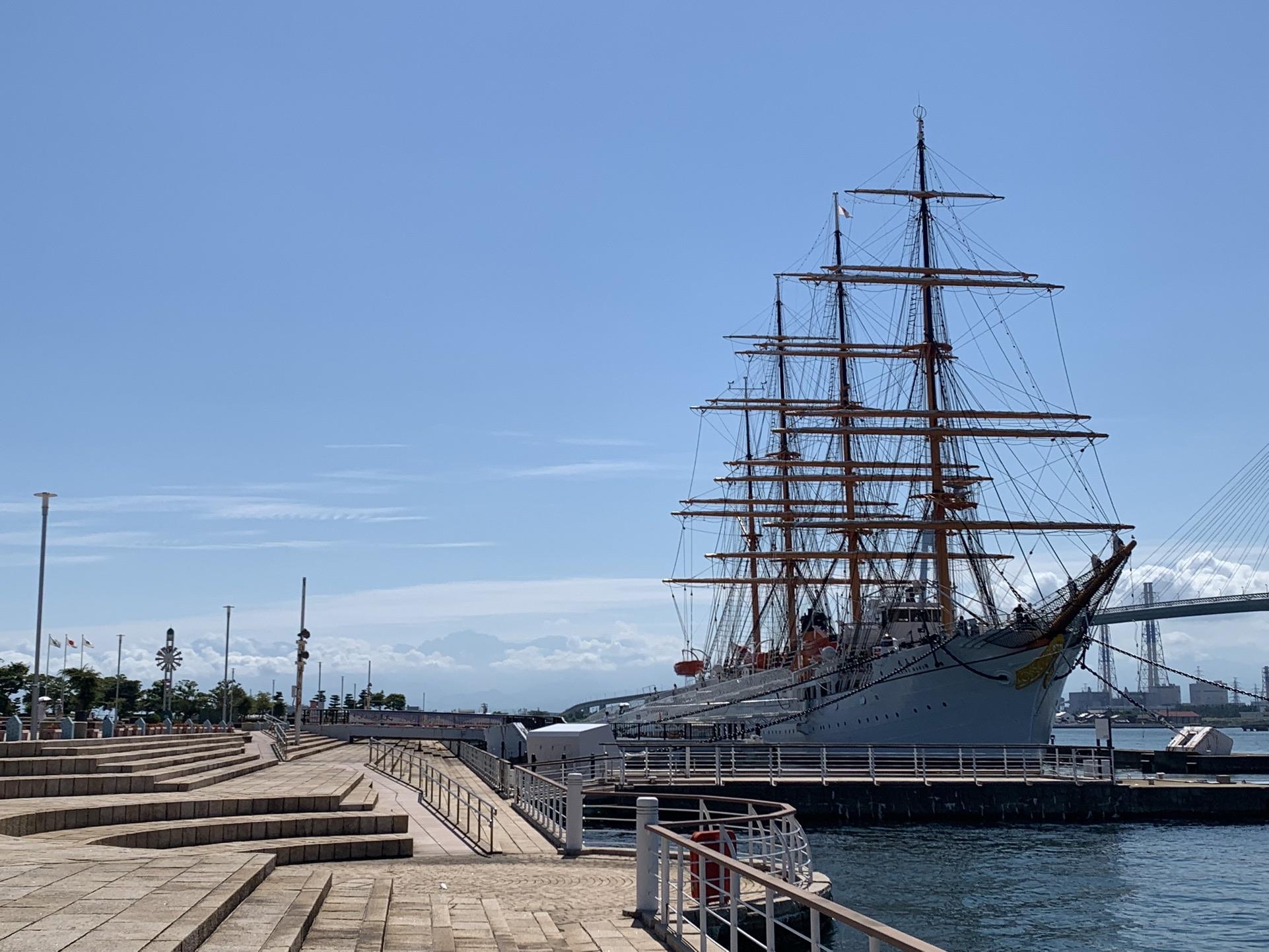 山行なしの富山県へ。 海王丸の奥に剱岳。... / Ebiさんのモーメント | YAMAP / ヤマップ