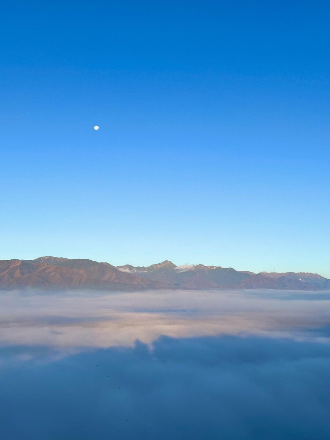 月と雲海と常念山脈。 城山公園展望台(犬... / kazu51さんのモーメント | YAMAP / ヤマップ