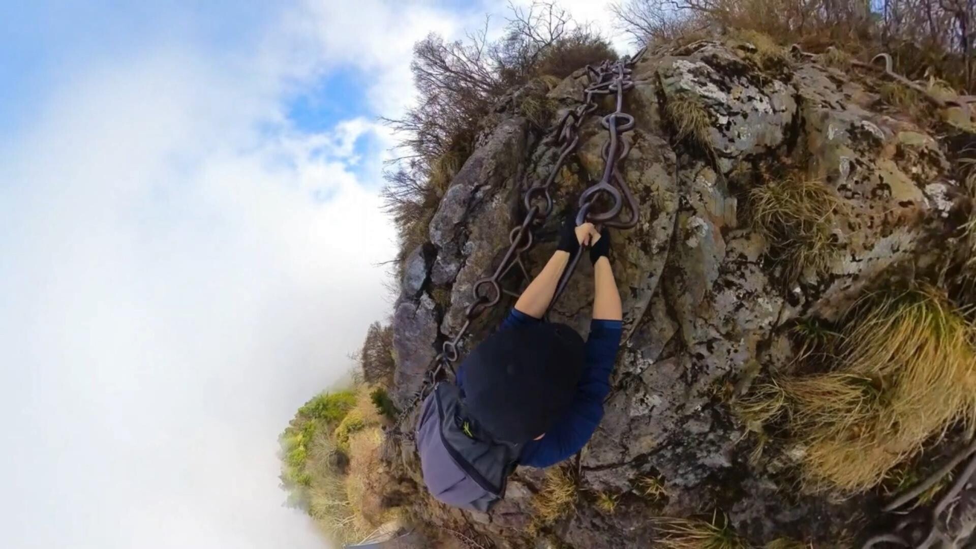 断崖絶壁の鎖場: https://you... / betaさんのモーメント | YAMAP / ヤマップ