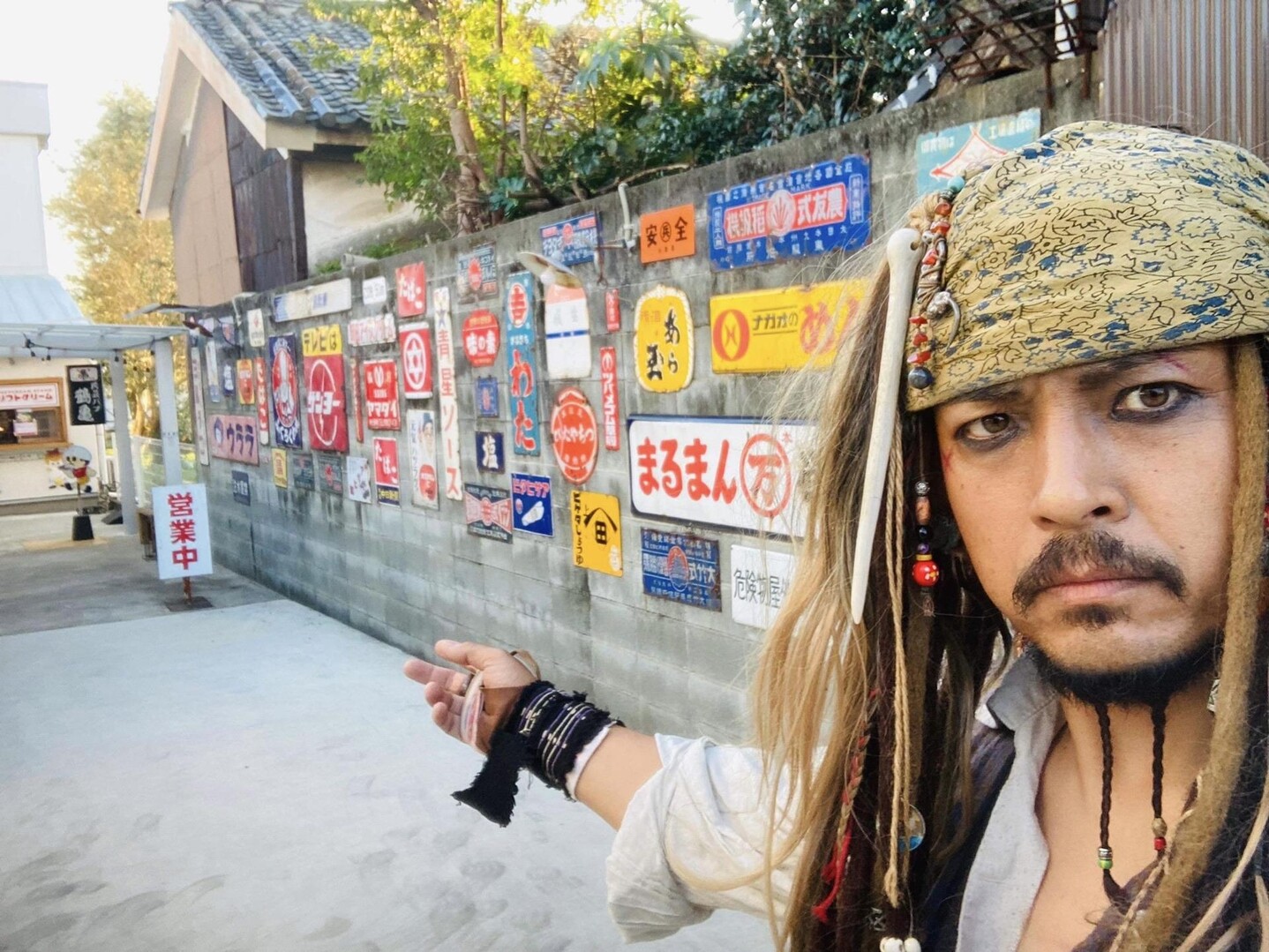 昭和の町へ行ってきた。 https://... / 【町興し仮装者】Captain Jack Sparrow さんのモーメント | YAMAP / ヤマップ