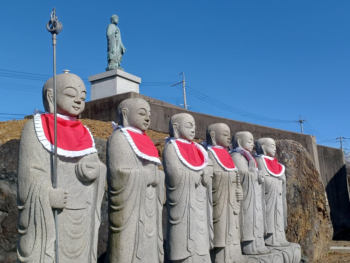 お地蔵さんも新年を迎える準備 / Azy-mさんのモーメント | YAMAP / ヤマップ