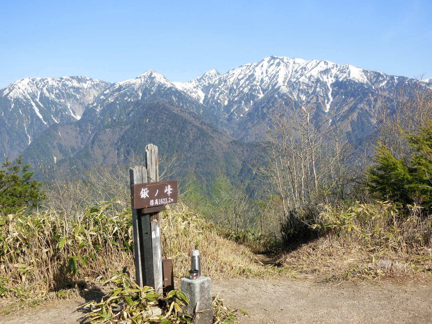鍬ノ峰へ朝食登山 シャクナゲほんの少し、イワカガミ咲き初め / tadmさんの燕岳・餓鬼岳・唐沢岳の活動データ | YAMAP / ヤマップ