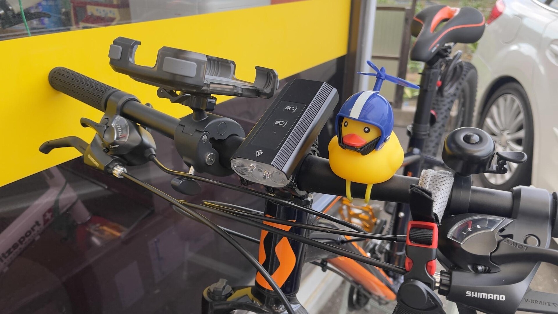 左から、スマホホルダー、LEDライト、ア... / to-ruさんのモーメント | YAMAP / ヤマップ