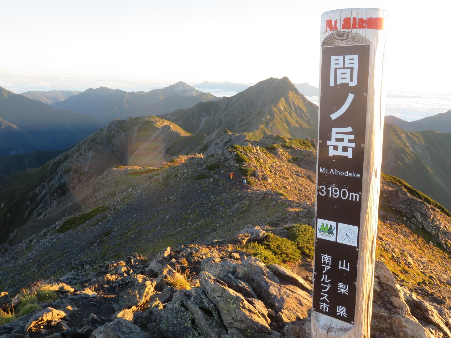 【北岳・間ノ岳】雨と青空の天空縦走路 / tu-sanさんの北岳・間ノ岳・農鳥岳の活動日記 | YAMAP / ヤマップ