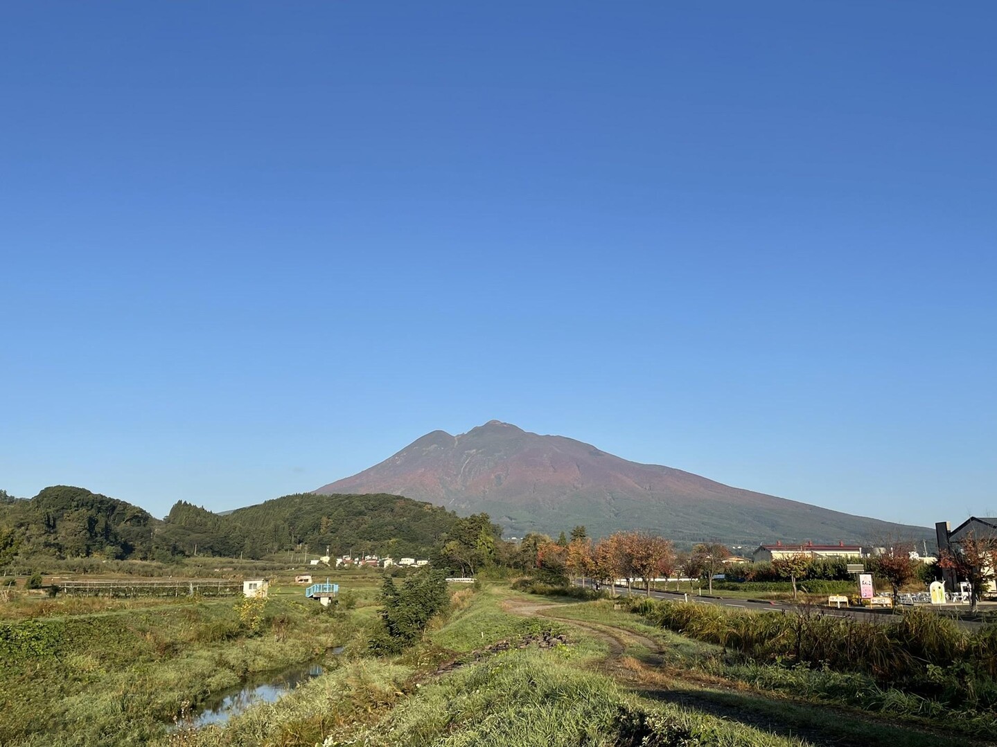 グラデーション岩木山にようやくなりました... / 山の中さんのモーメント | YAMAP / ヤマップ