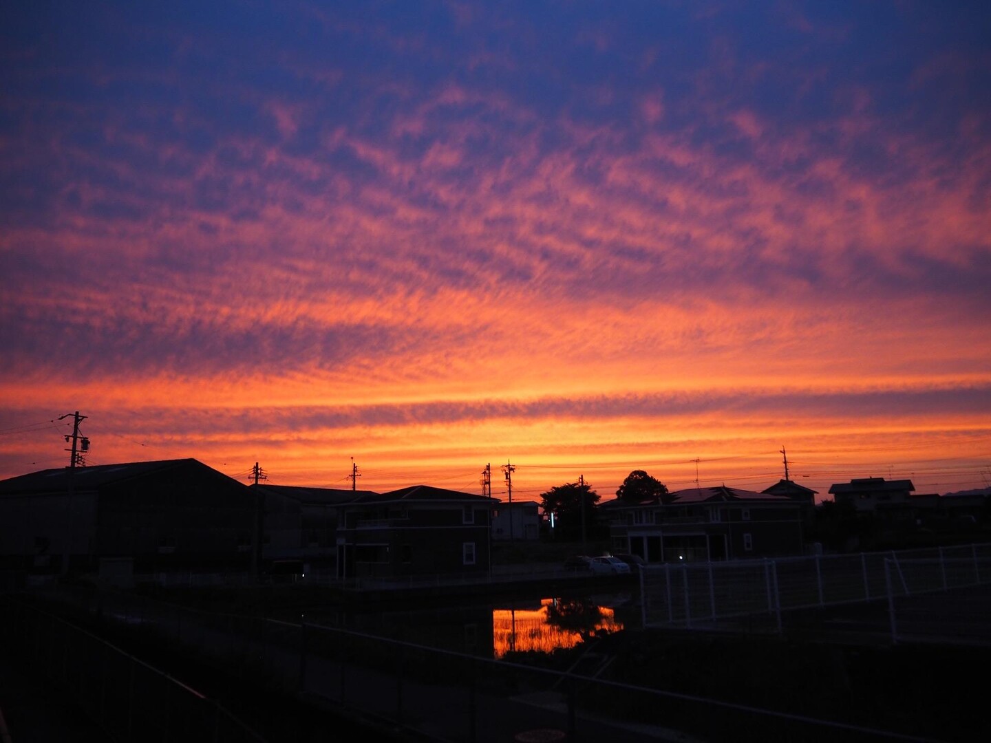 今日の夕焼け空。19時15分撮影。 世界... / kimiさんのモーメント | YAMAP / ヤマップ