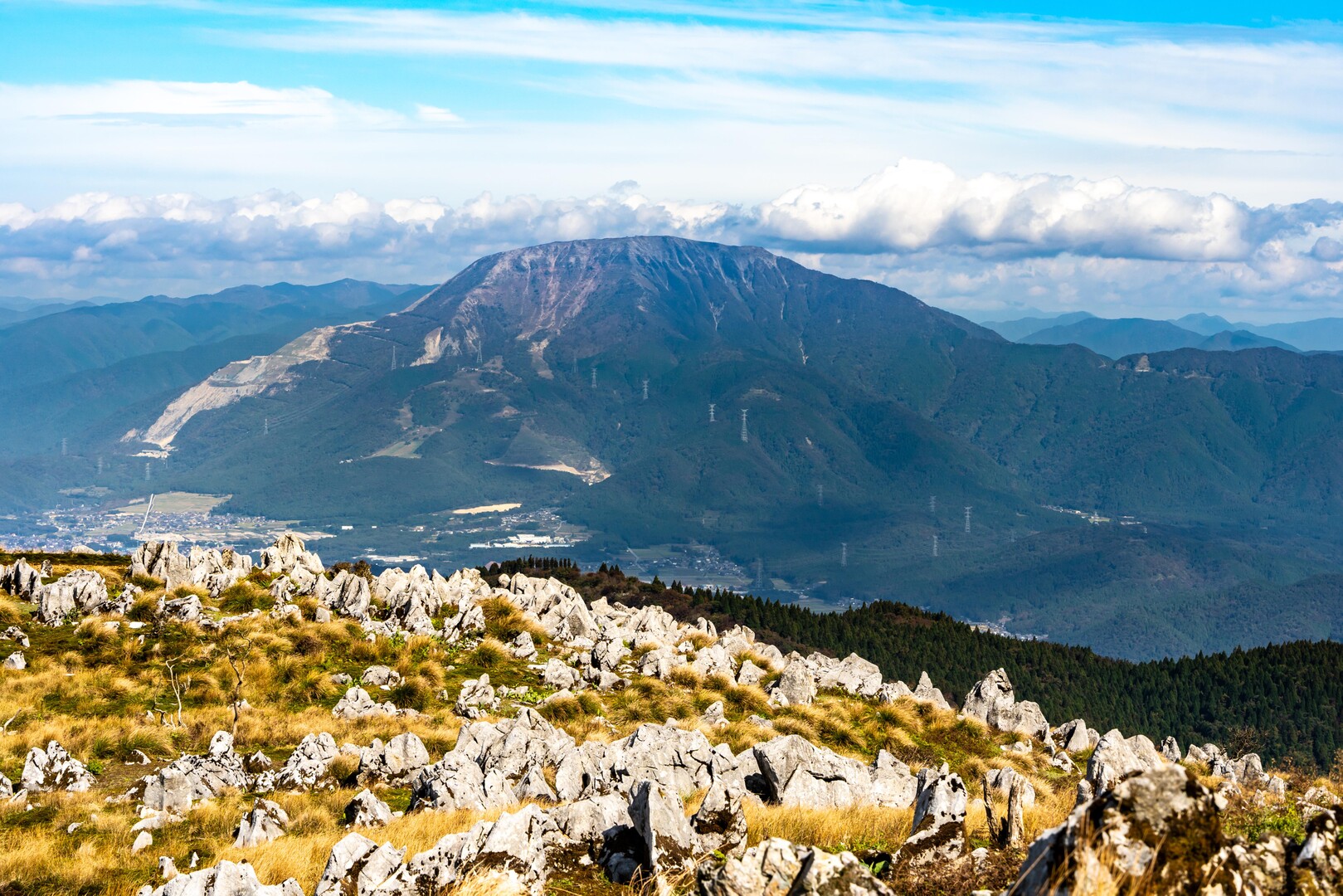 霊仙山から伊吹山を望む / yu-kiさんの霊仙山の活動データ | YAMAP / ヤマップ