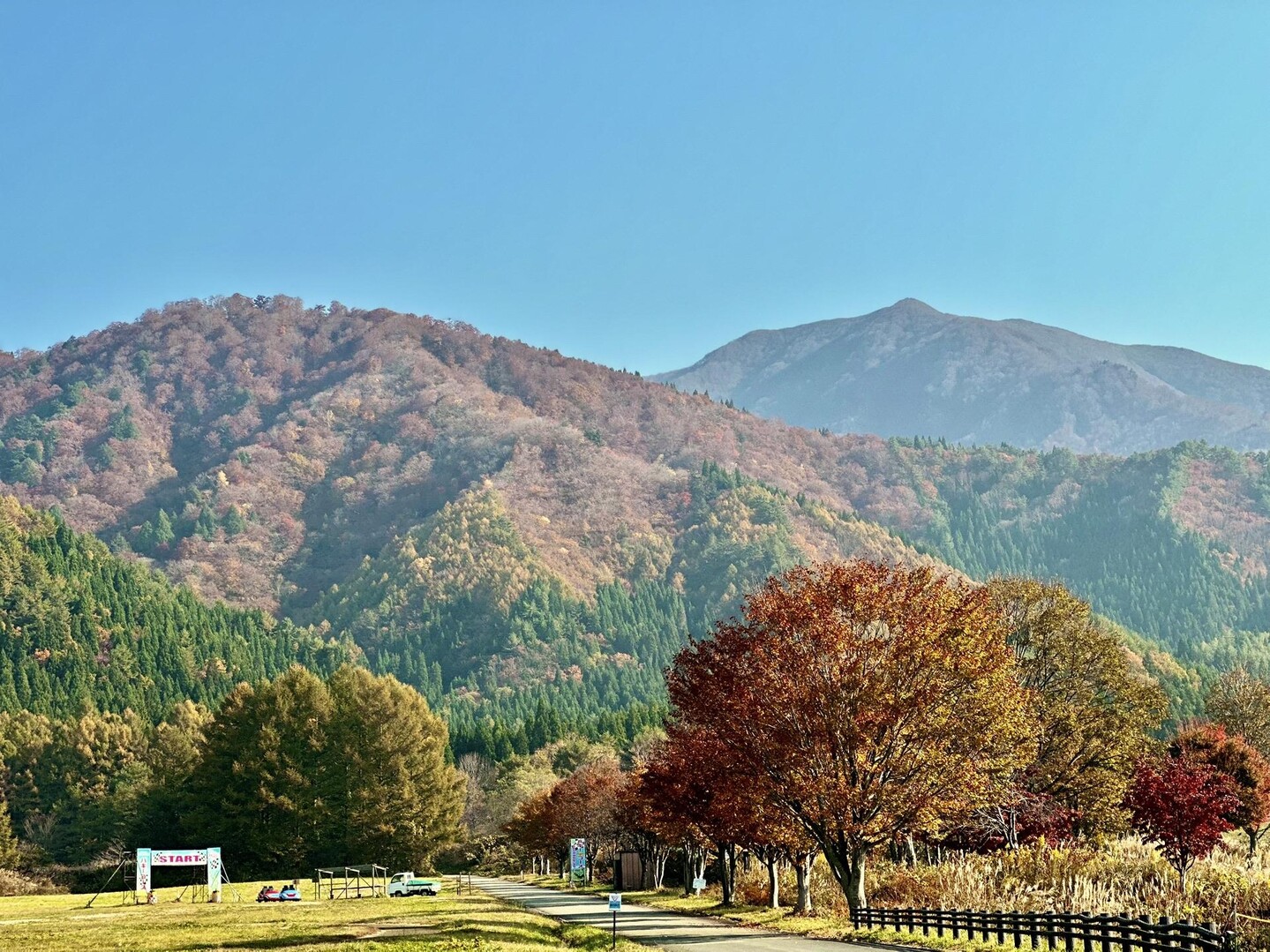 禿岳（銚子口） 紅葉最高‼️ / ischanさんの禿岳（小鏑山）・小柴山・大柴山・花渕山の活動データ | YAMAP / ヤマップ