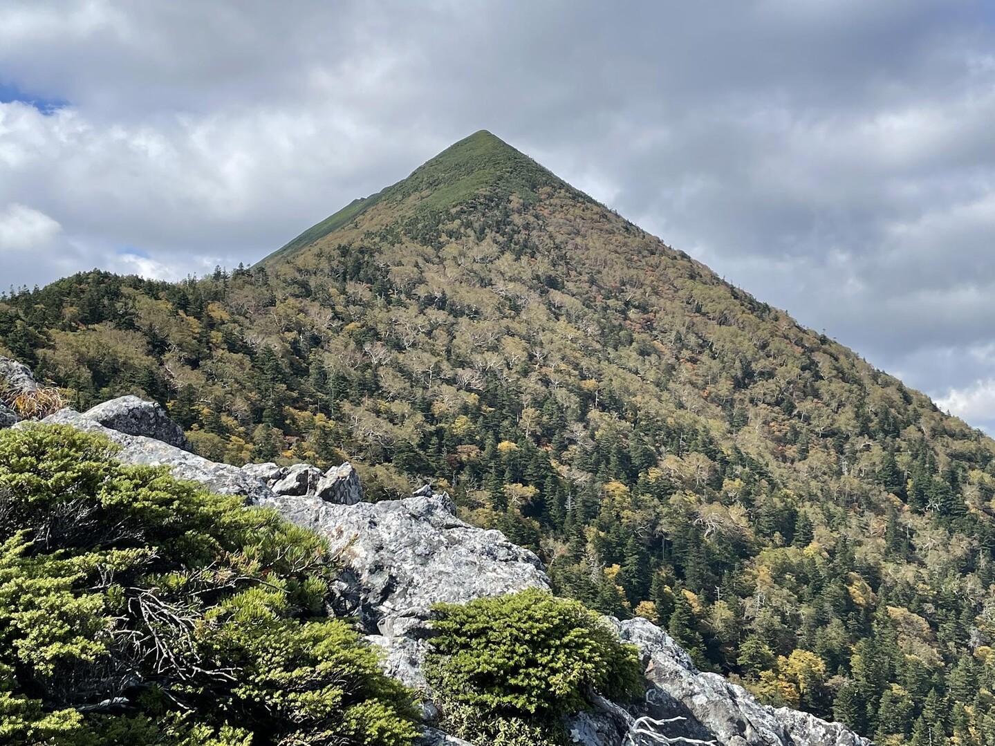 徳兵衛山・早池峰剣ヶ峰・早池峰山 / Hachi_Sukeさんの早池峰山・薬師岳・鶏頭山の活動データ | YAMAP / ヤマップ