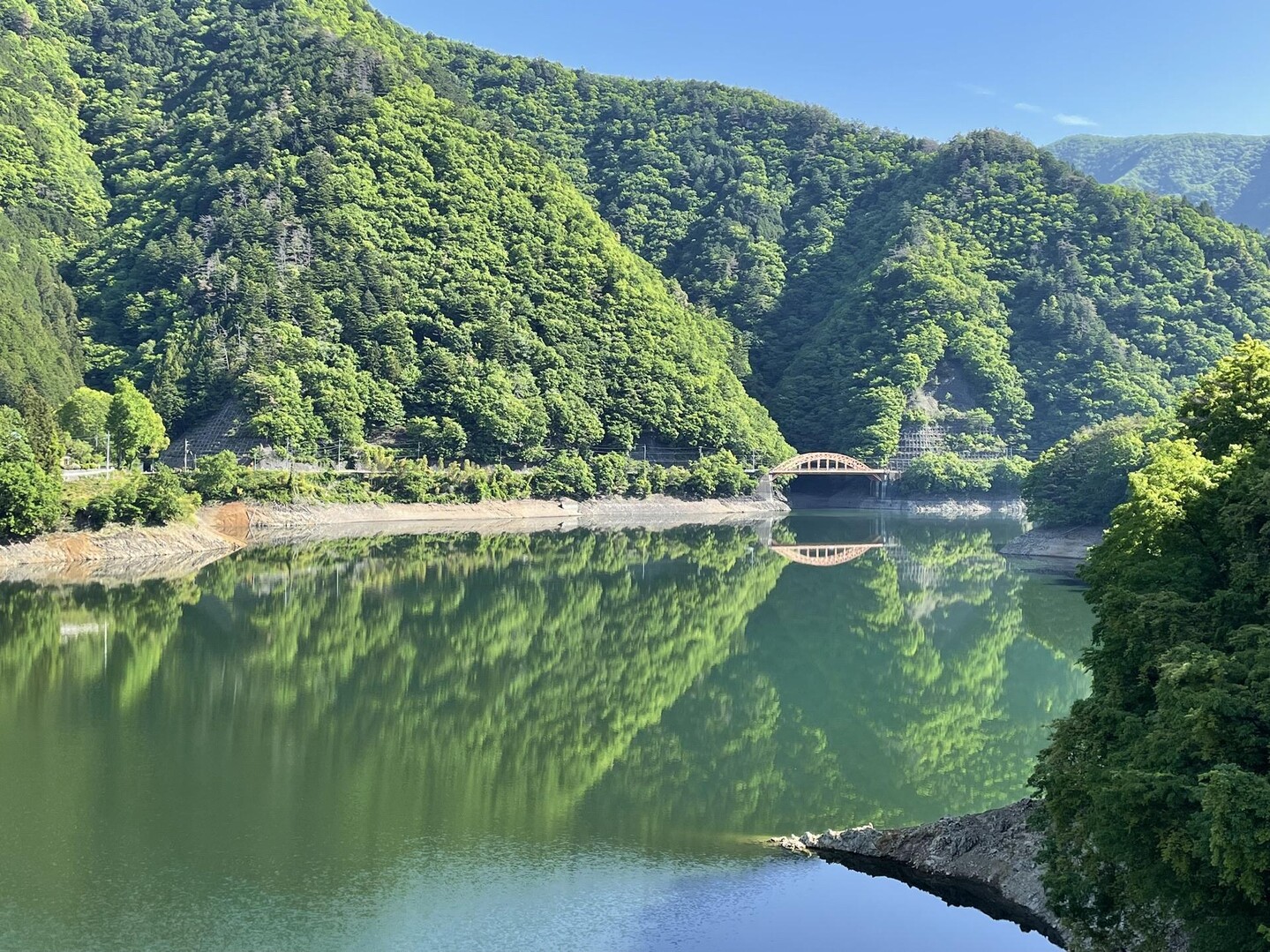 新緑の奥多摩湖。緑に癒される。 / micoさんのモーメント | YAMAP / ヤマップ