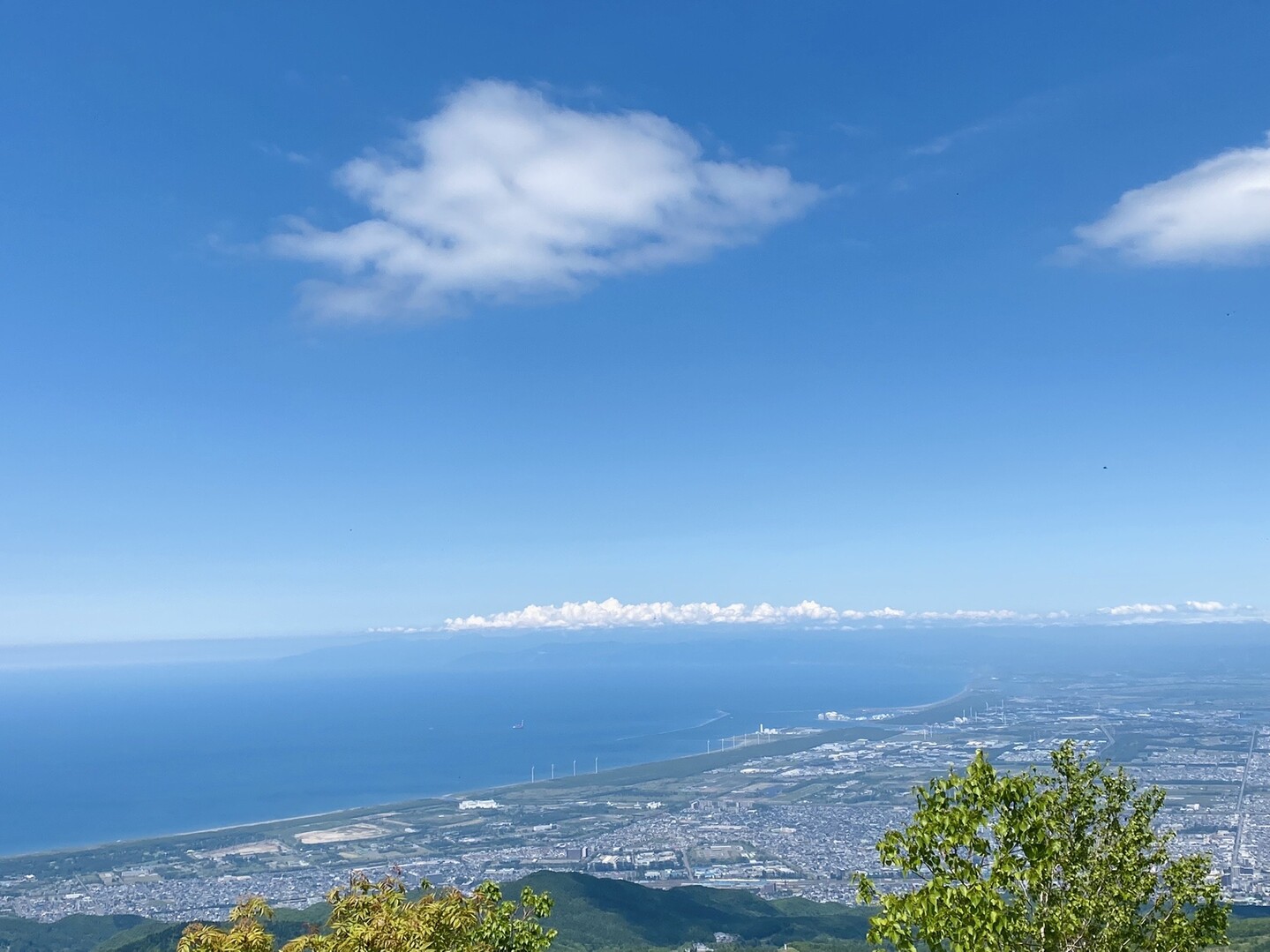 手稲山スキー場コースより。 青空と爽やか... / Tomyさんのモーメント | YAMAP / ヤマップ