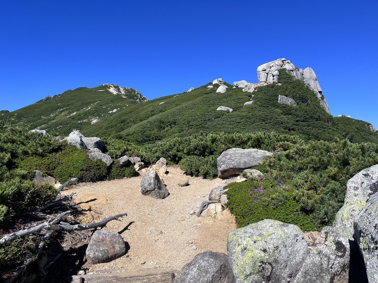 快晴の空木岳で朝食を / Izumiさんの木曽駒ヶ岳・空木岳・越百山の活動データ | YAMAP / ヤマップ