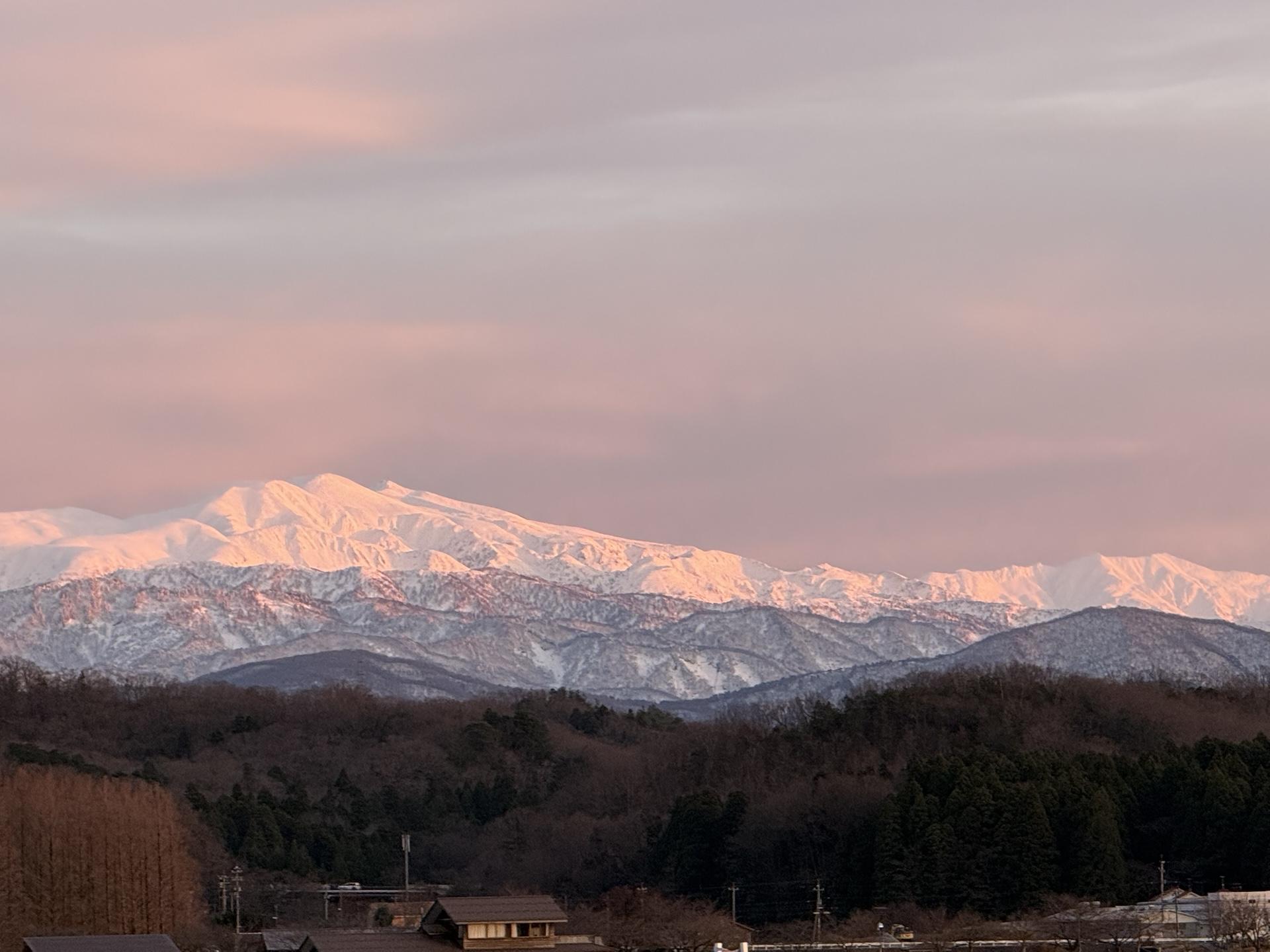 夕日に照らされる名峰白山 生クリームの... / keyさんのモーメント | YAMAP / ヤマップ