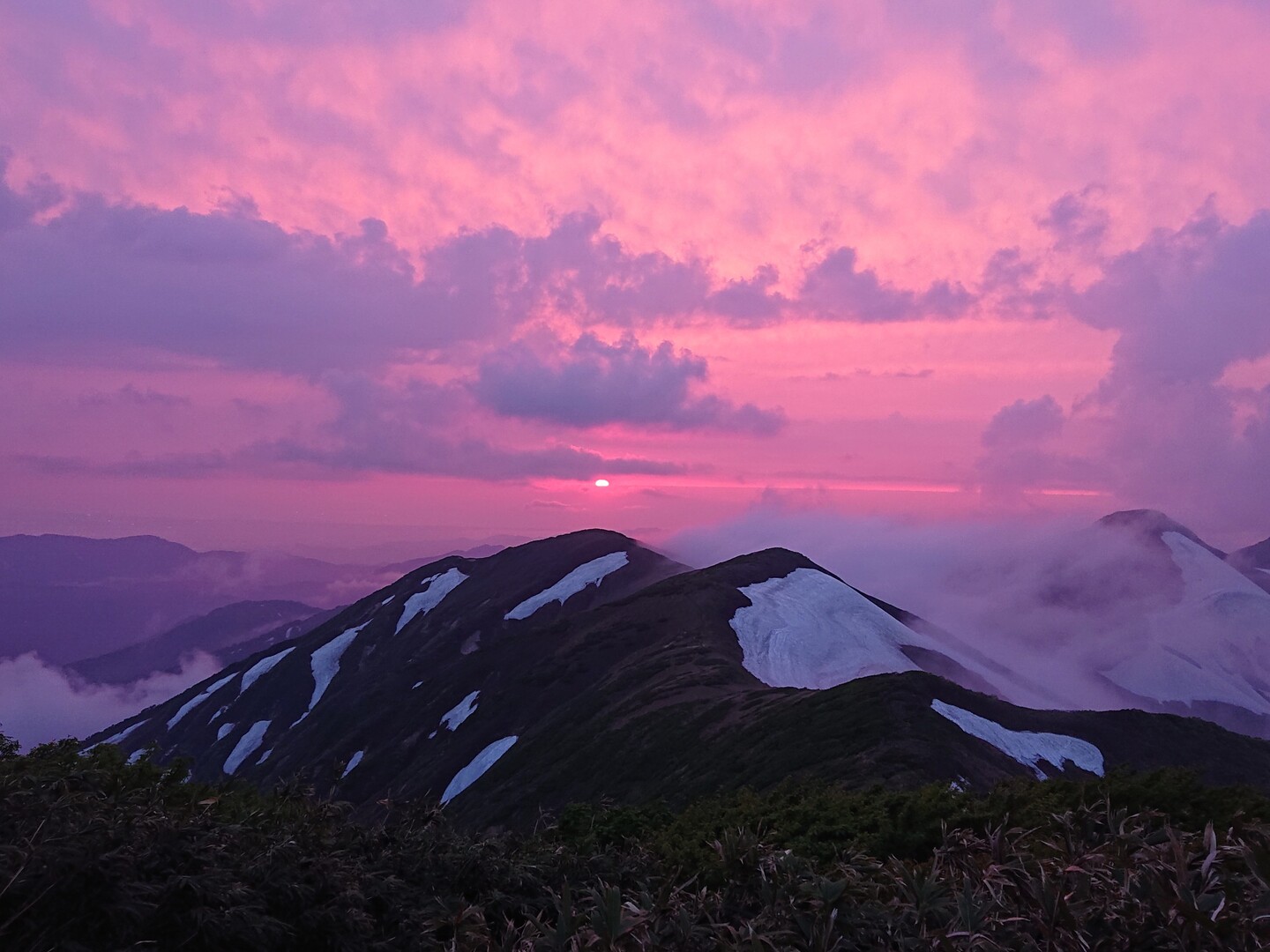 ㊗️飯豊デビュー 皆で眺めたピンク色の空... / yukoさんのモーメント | YAMAP / ヤマップ