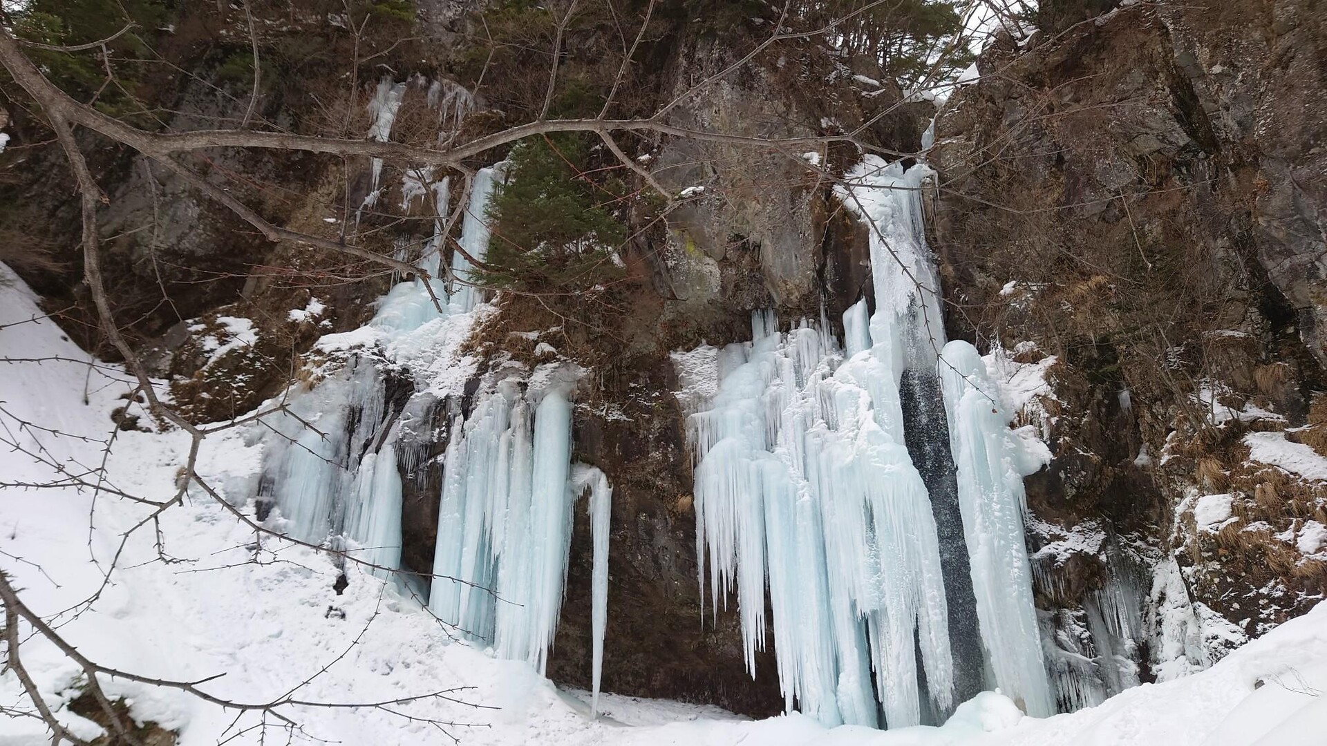 庵滝 氷瀑(赤沼駐車場) / Shさんの日光白根山・五色山・錫ヶ岳の活動データ | YAMAP / ヤマップ