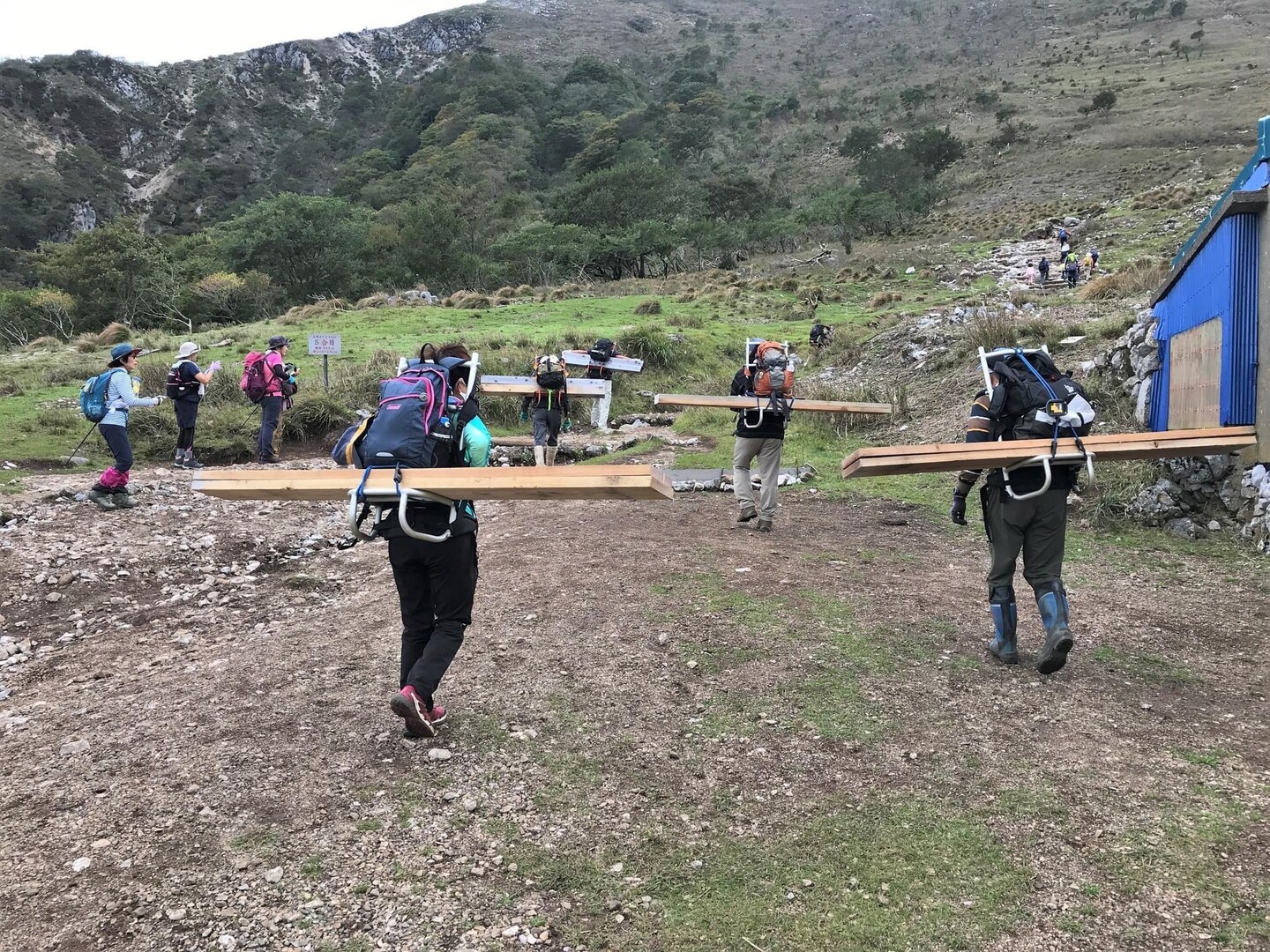 R4.10.9 伊吹山登山道整備作業⚒ ... / オレンジリボンさんのモーメント | YAMAP / ヤマップ