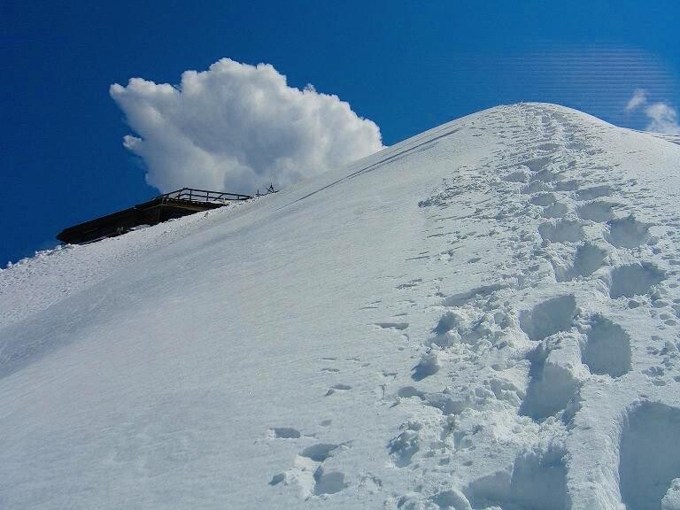 GWの八ヶ岳。 みえる屋根は赤岳頂上山荘... / まさ|ू•ω•)ﾁﾗｯさんのモーメント | YAMAP / ヤマップ
