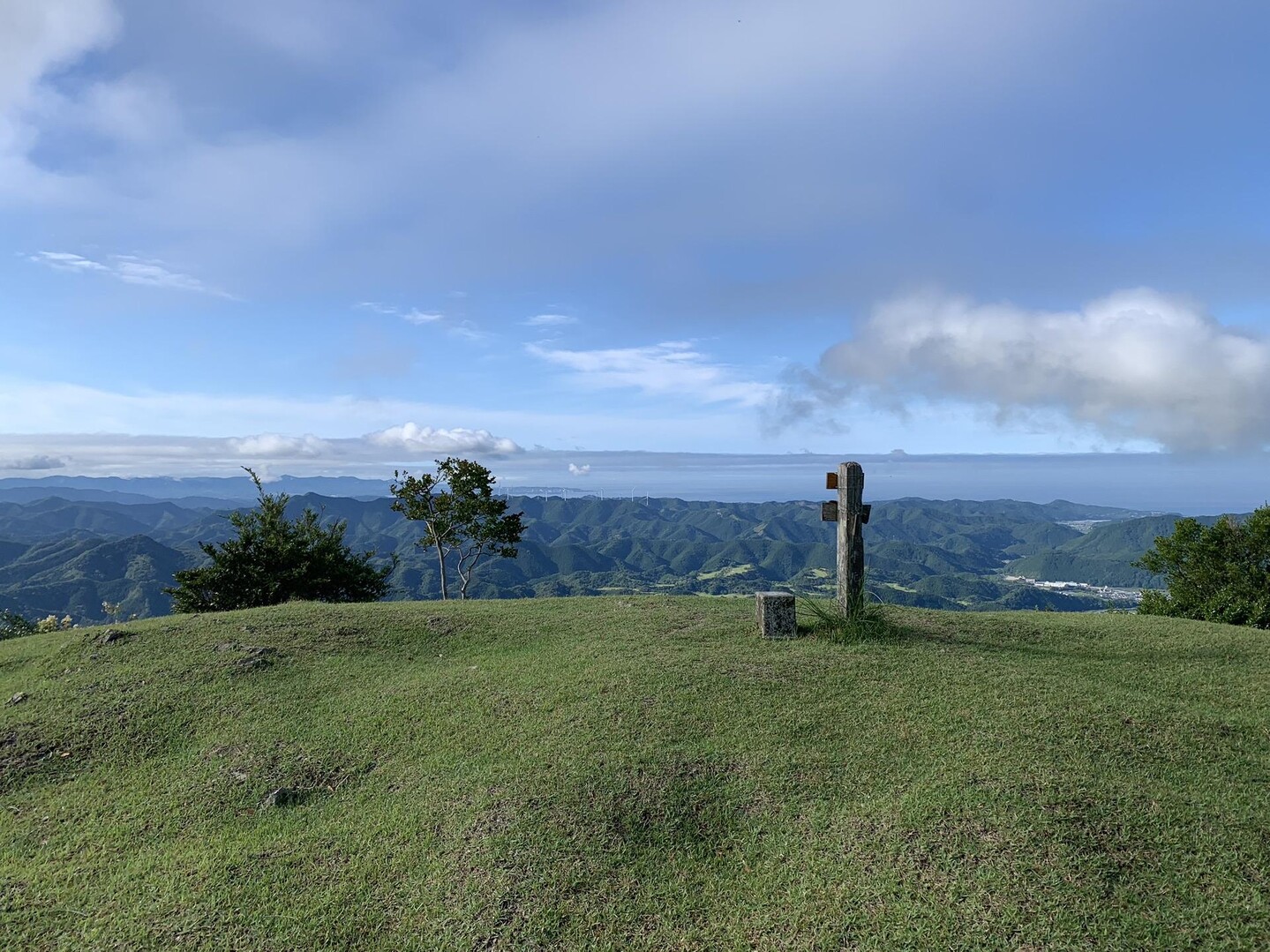 てっぺんまん丸真妻山☆一等三角点の山で滝に癒される(^^) / koe-sunさんの真妻山（日高富士）の活動データ | YAMAP / ヤマップ