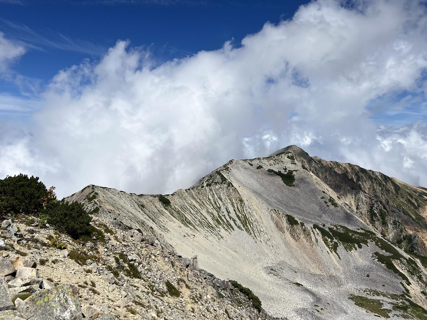 念願の薬師岳へ / tontonさんの水晶岳・薬師岳・黒部五郎岳・鷲羽岳・三俣蓮華岳・湯俣の活動データ | YAMAP / ヤマップ