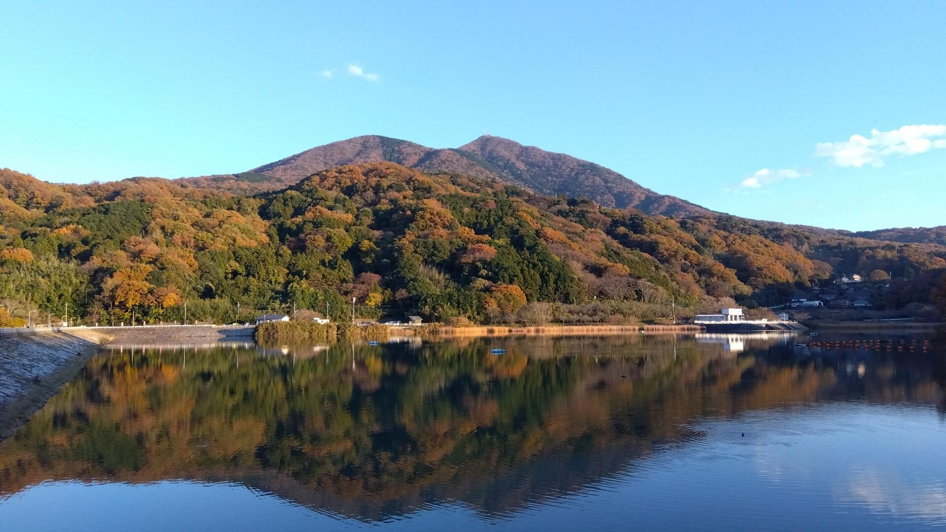 つくし湖。椎尾山の後ろに筑波山。 是非見... / w.miyukiさんのモーメント | YAMAP / ヤマップ