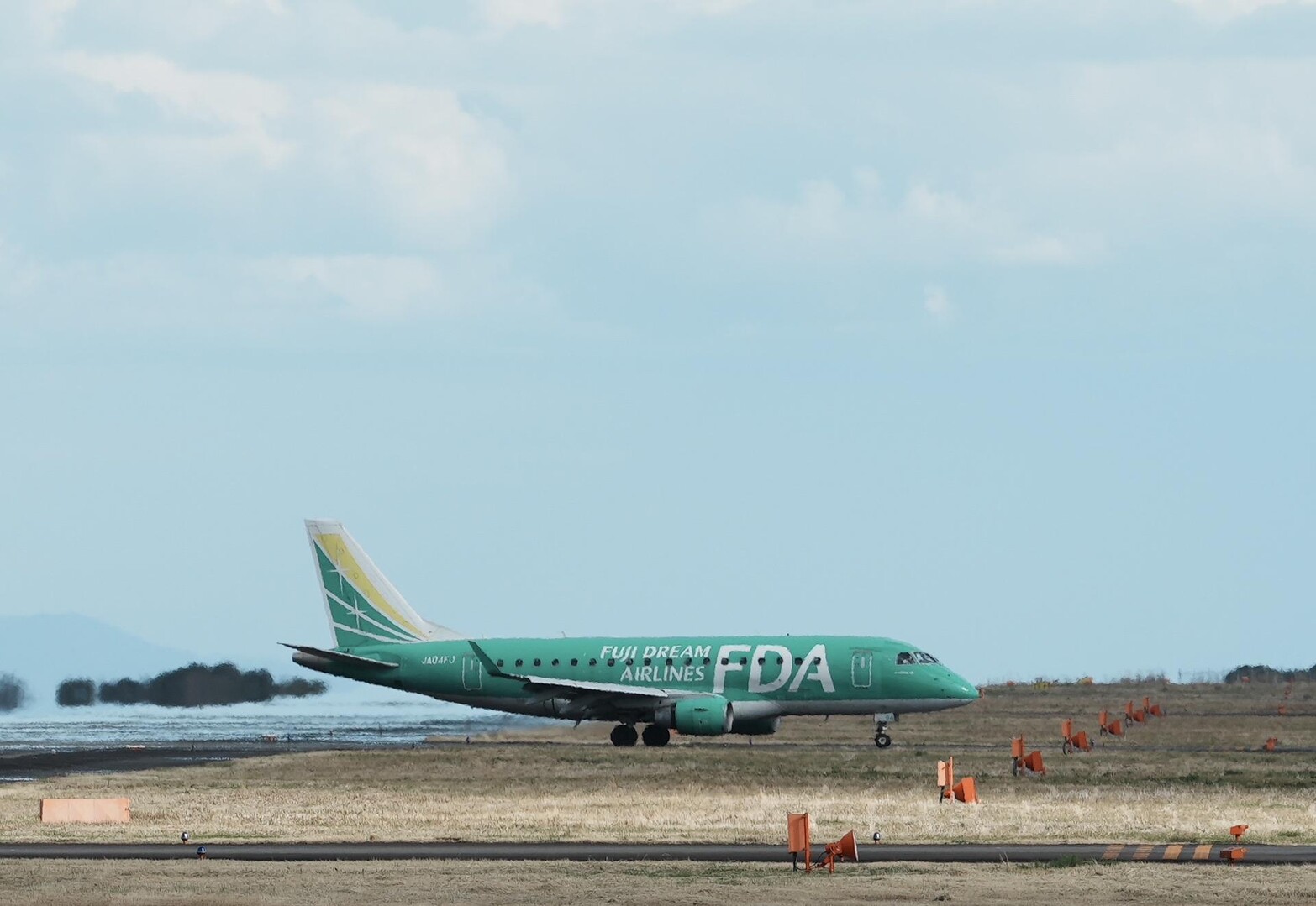 フジドリームエアラインズ緑色の4号機が本... / リタイアSUPさんのモーメント | YAMAP / ヤマップ