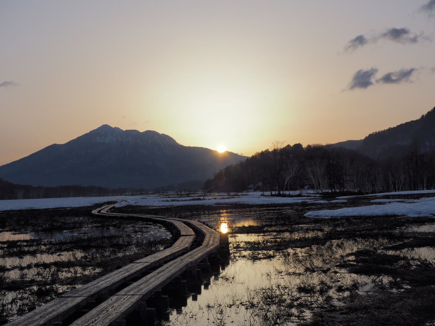 残雪の至仏山と尾瀬ヶ原 / konkonさんの尾瀬・至仏山・悪沢岳・笠ヶ岳の活動データ | YAMAP / ヤマップ