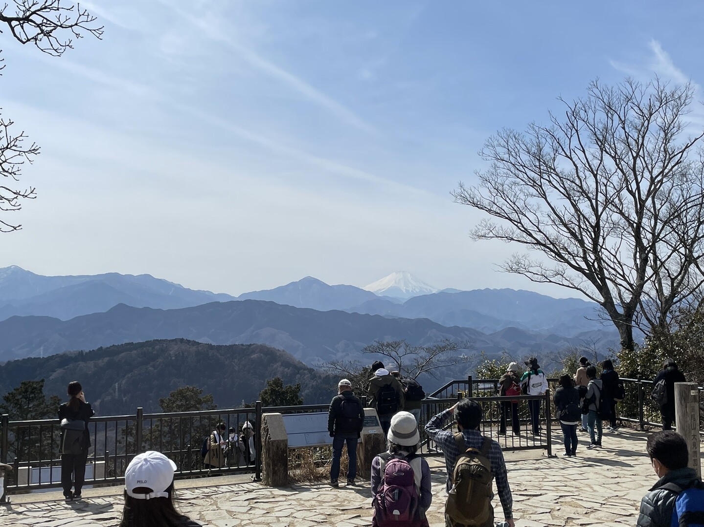 高尾山頂上。天気少し心配だったけど富士山... / とうふさんのモーメント | YAMAP / ヤマップ