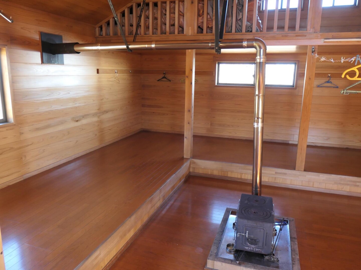 五葉山の石楠花荘に、今年も薪ストーブを設... / 松田さんのモーメント | YAMAP / ヤマップ