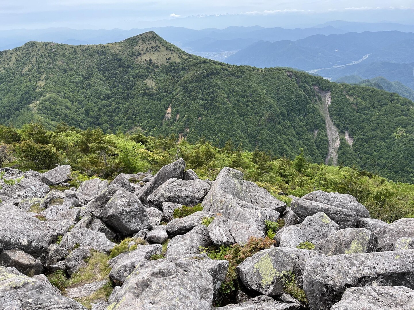 湯ノ丸山(北峰)・湯ノ丸山 / AKAGI TAROUさんの湯ノ丸山・角間山・鍋蓋山の活動データ | YAMAP / ヤマップ